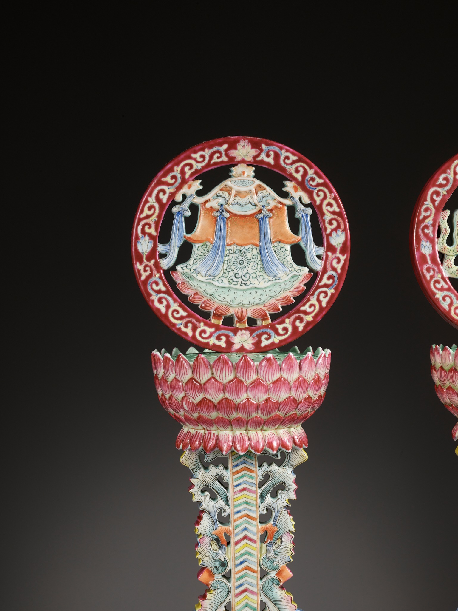 Lot 540 - A PAIR OF LARGE RUBY-GROUND FAMILLE ROSE