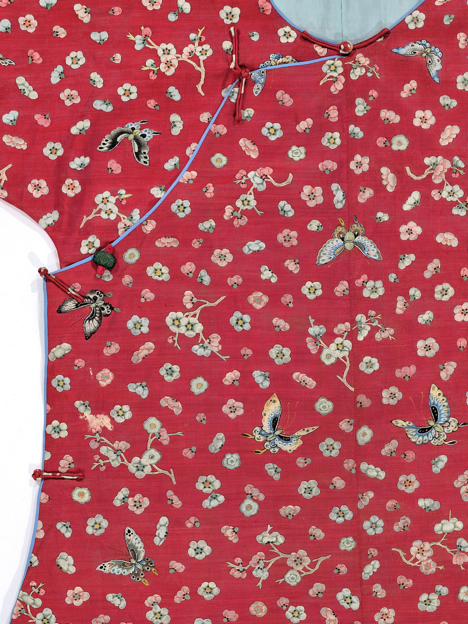 Lot 202 - AN IMPERIAL RUBY-RED GROUND ‘BLOSSOMING