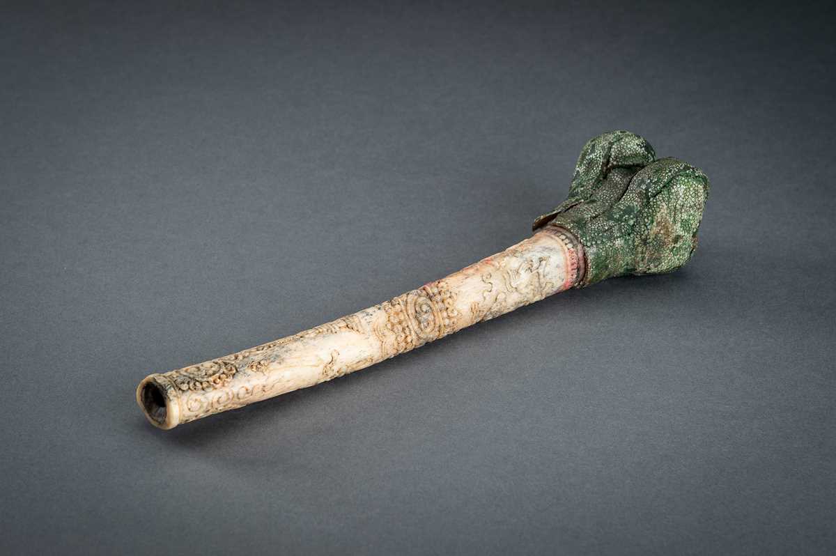 Lot 210 - A TIBETAN BONE TRUMPET, KANGLING, 19th