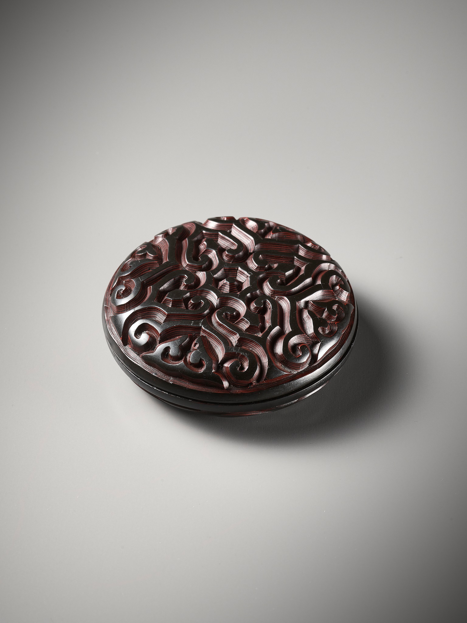 Lot 293 - A BLACK AND CINNABAR TIXI LACQUER CIRCULAR