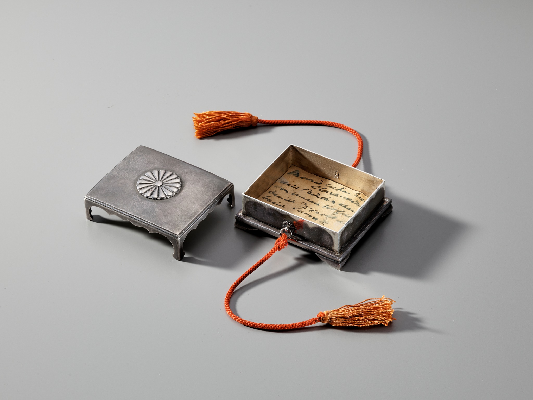 Lot 137 - A SILVER IMPERIAL PRESENTATION BONBONIERRE