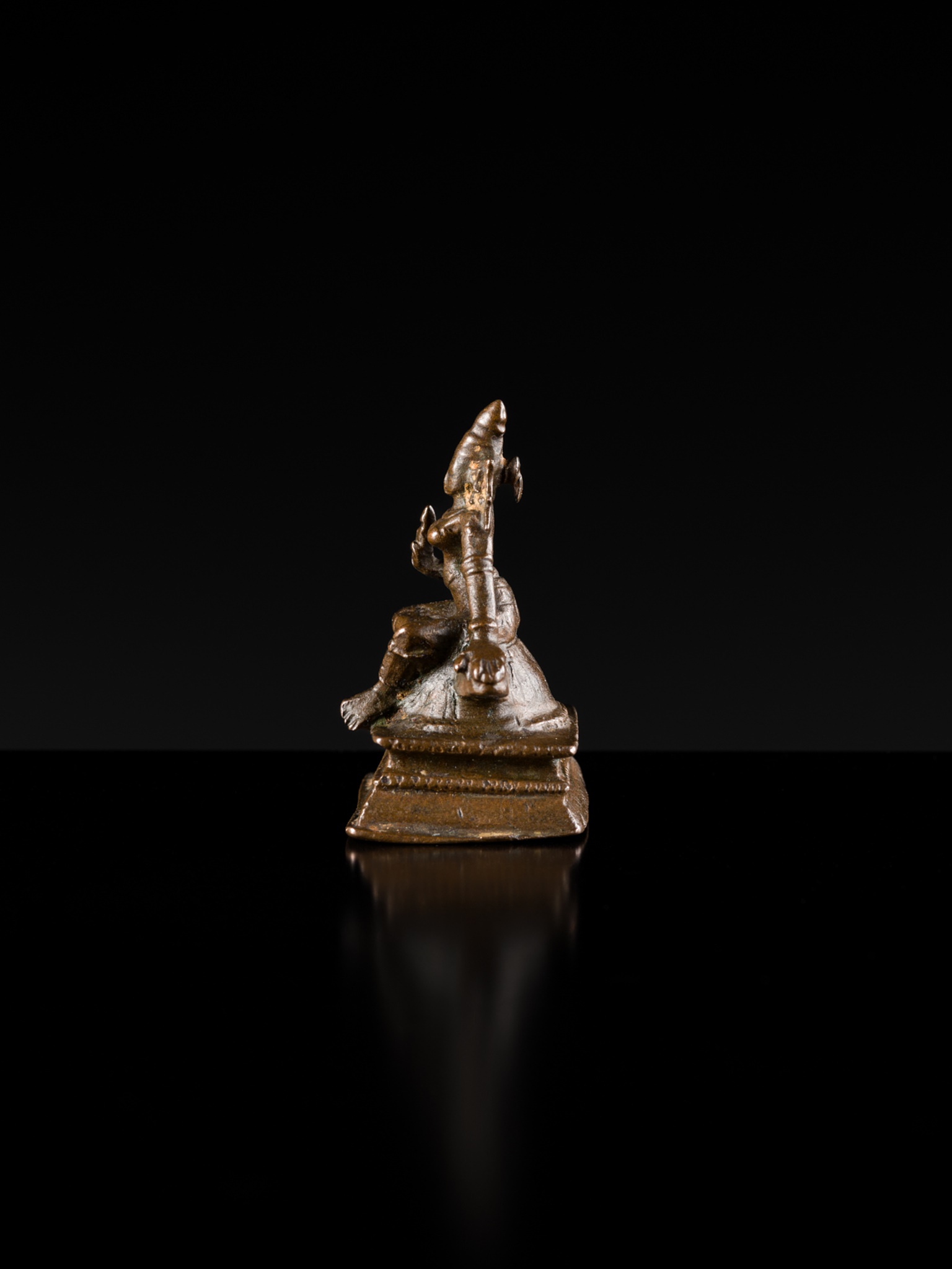 Lot 221 - A SMALL BRONZE FIGURE OF PARVATI