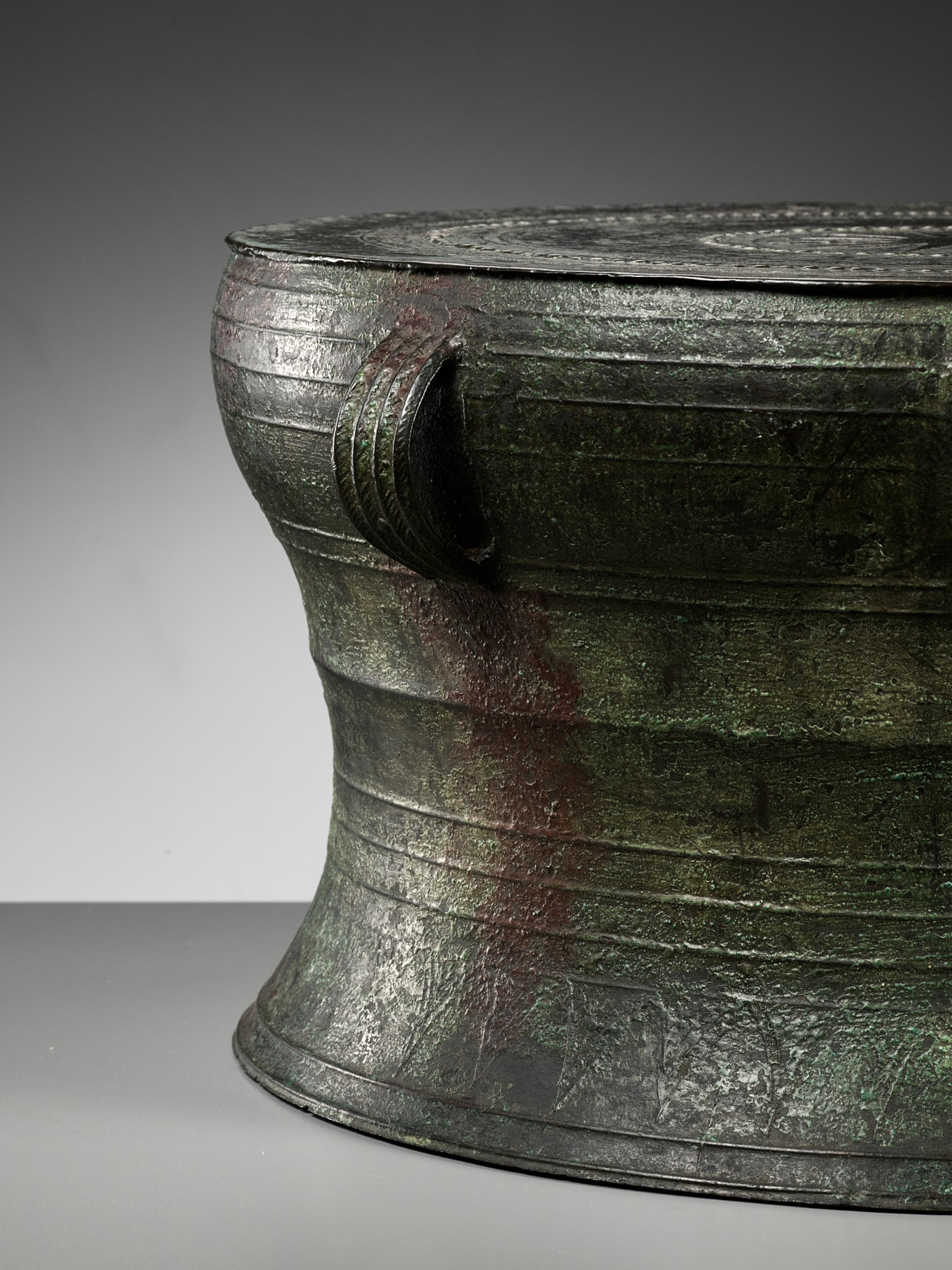 Lot 682 - A LARGE AND HEAVY BRONZE RAIN DRUM, DONG SON