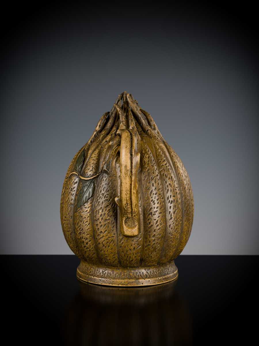 Lot 296 - A YIXING ‘BUDDHA HAND’ CADOGAN TEAPOT, CHINA,