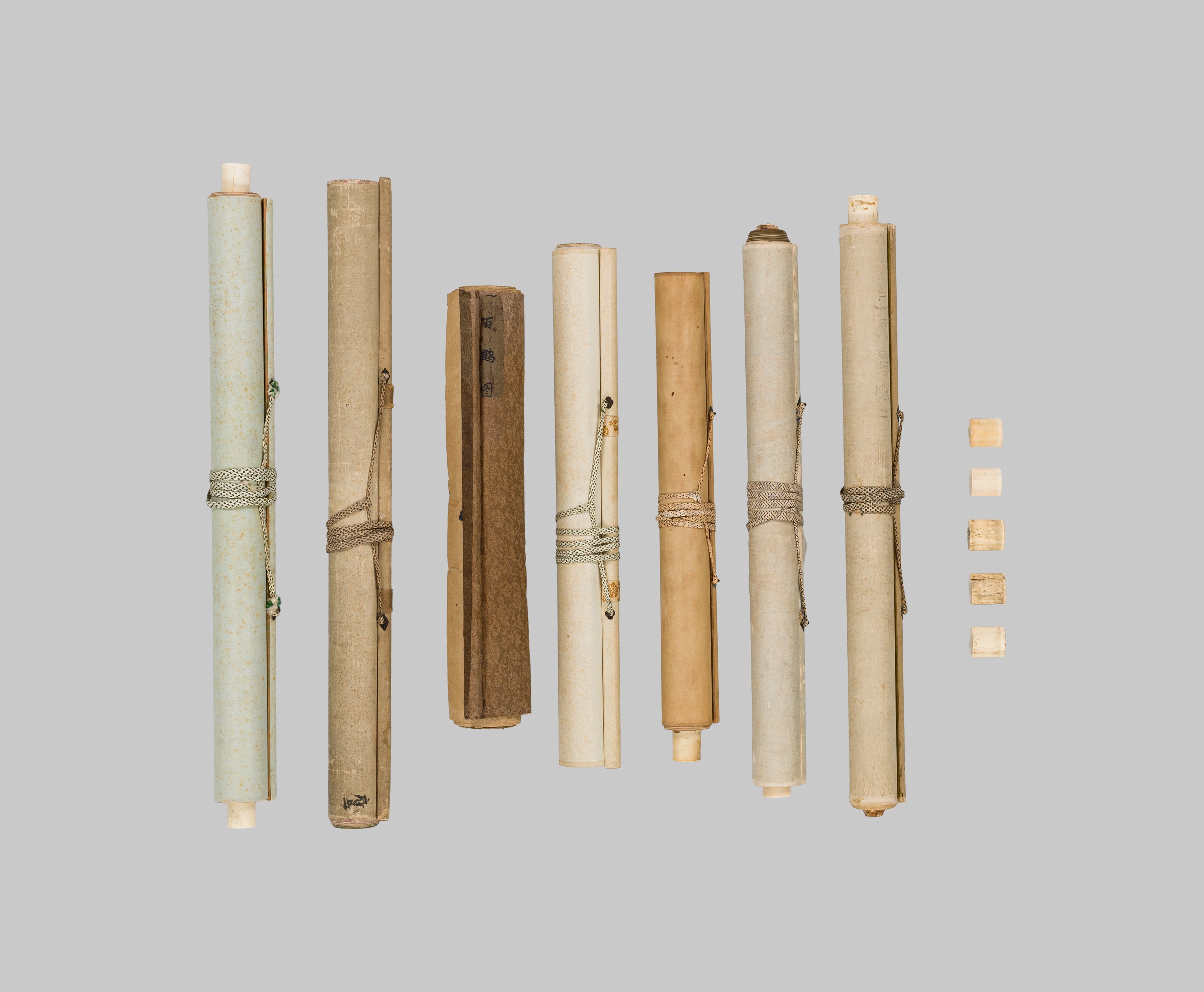 Lot 626 - A GROUP OF SEVEN SCROLLS WITH BIRDS