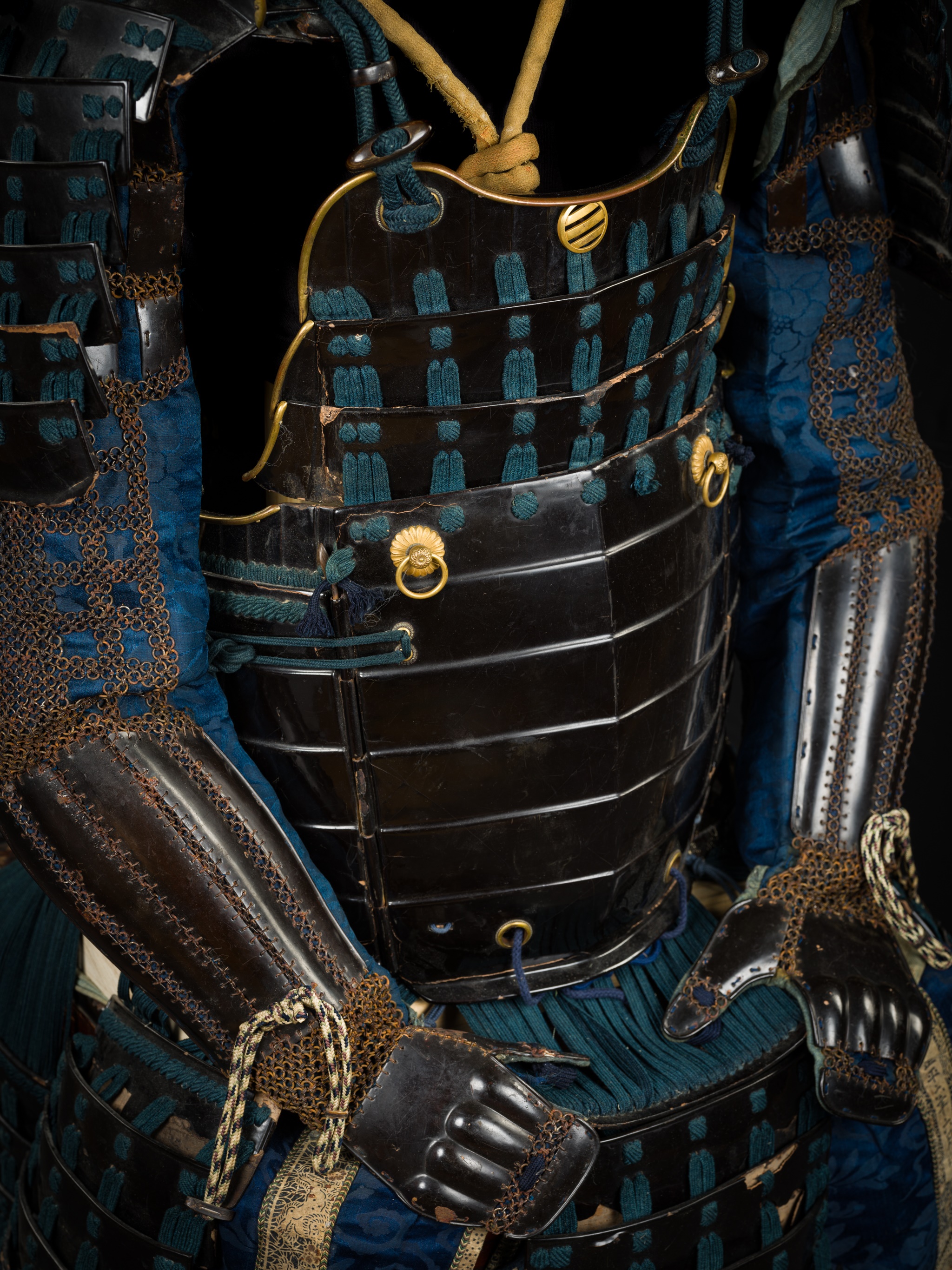 Lot 140 - A SUIT OF ARMOR WITH A SUJIBACHI KABUTO