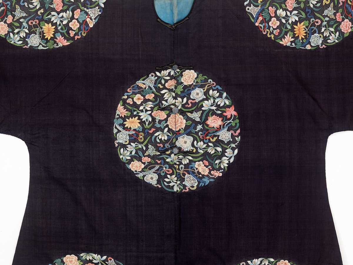 Lot 406 - A SEMI-FORMAL MIDNIGHT-BLUE-GROUND KESI SILK