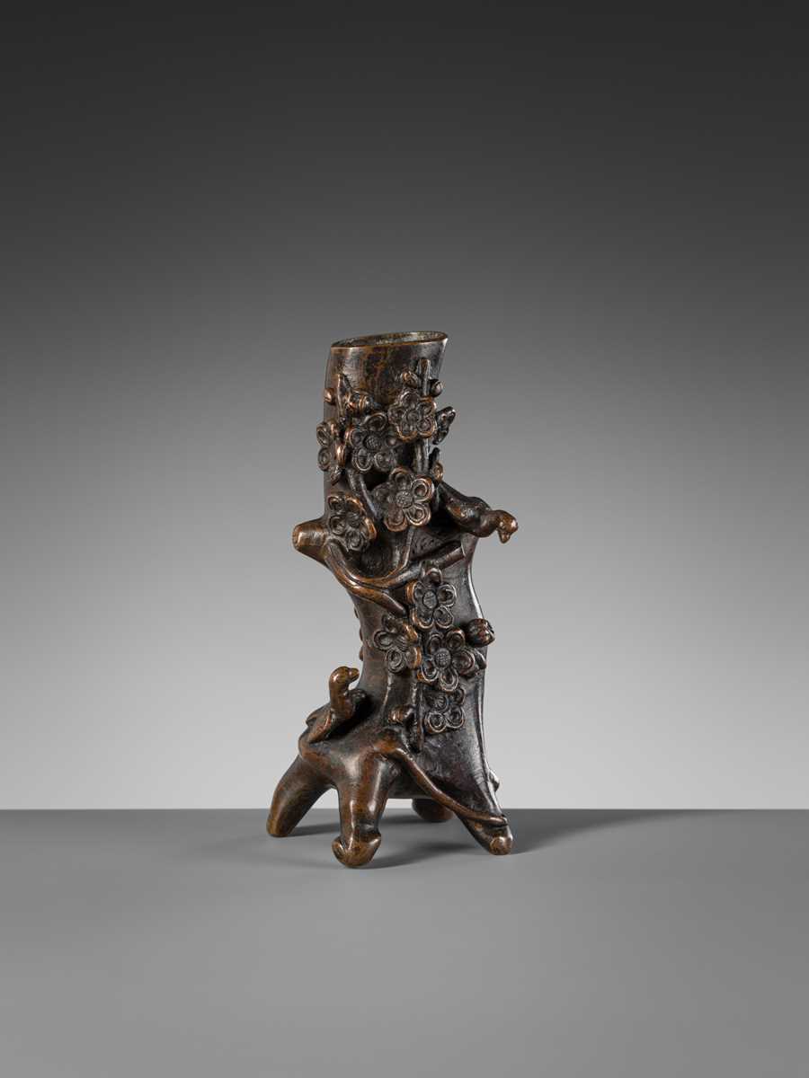 Lot 331 - A FINE BRONZE ‘PRUNUS’ VASE, LATE MING TO