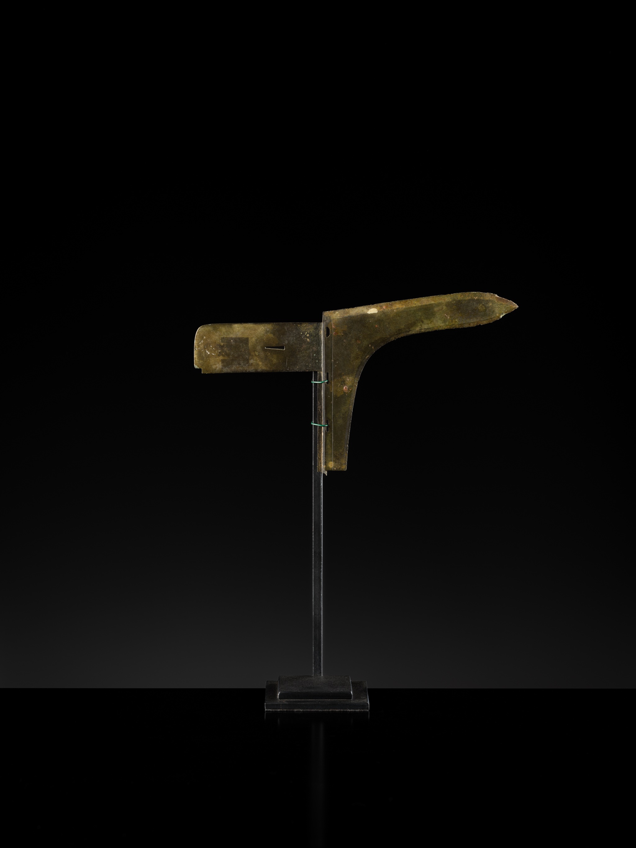 Lot 298 - A BRONZE HALBERD BLADE, GE, EASTERN ZHOU