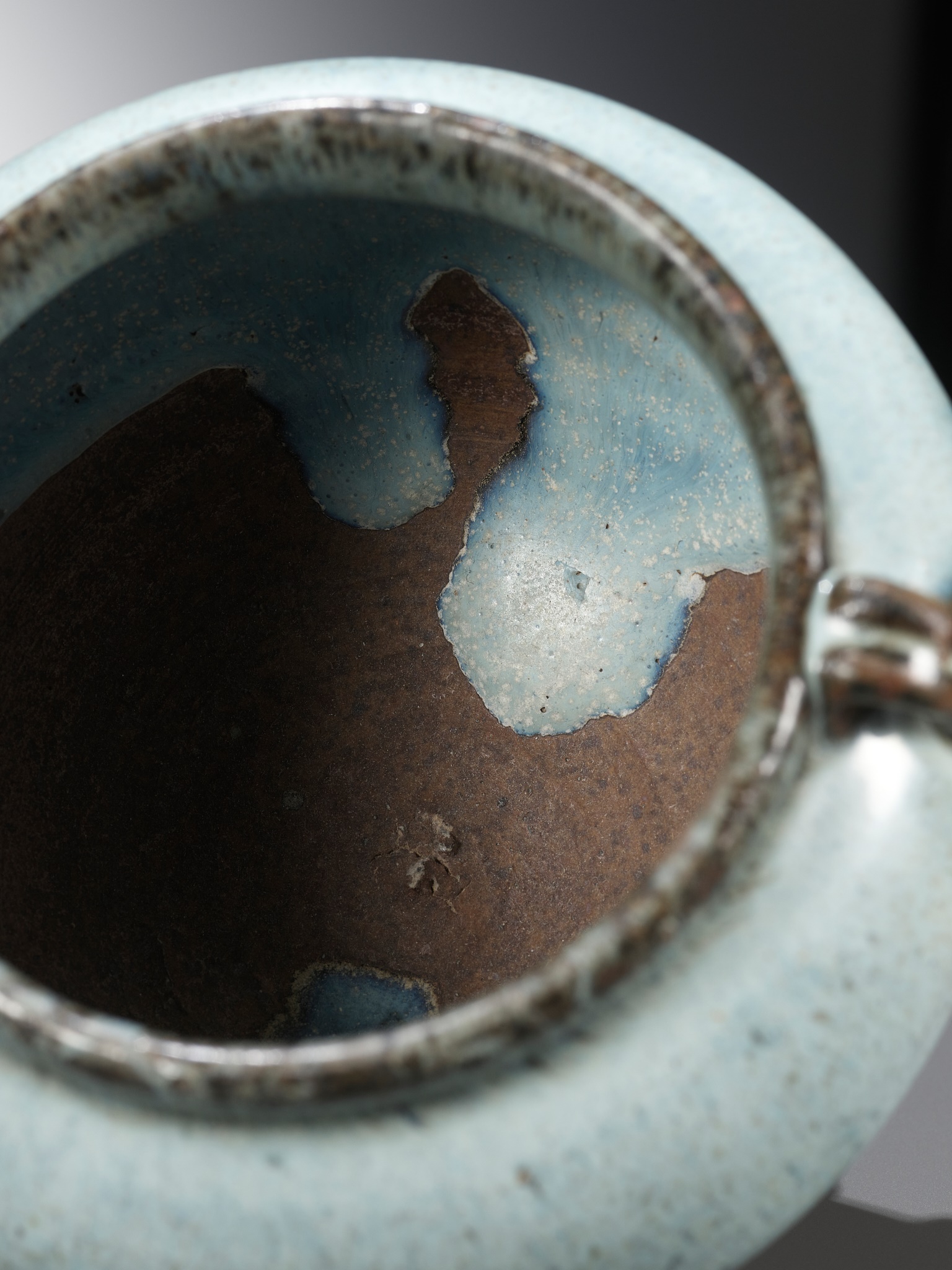 Lot 456 - A JUN-GLAZED TWIN-HANDLED JAR, JIN DYNASTY