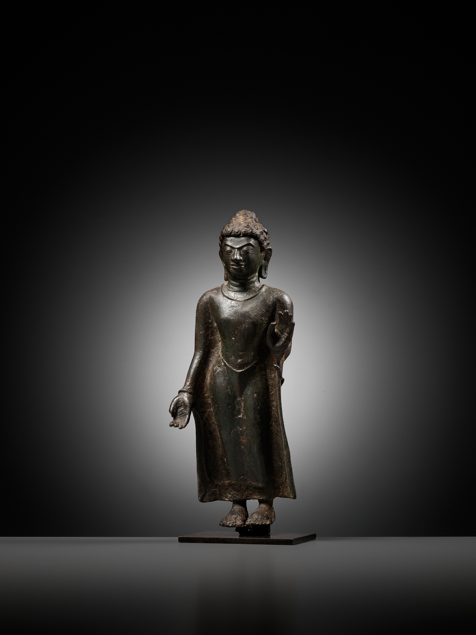 Lot 261 - A BRONZE FIGURE OF BUDDHA, MON DVARAVATI