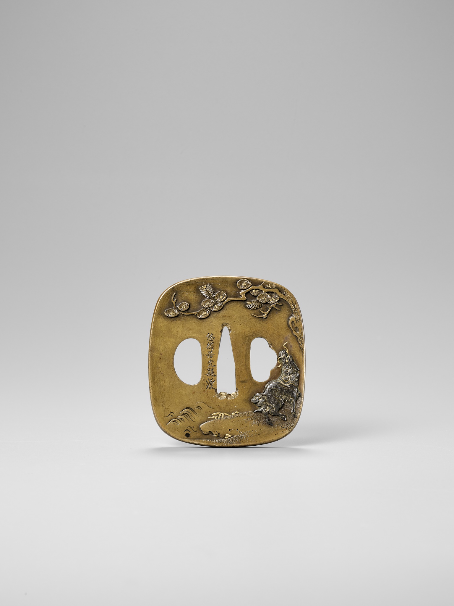 Lot 81 - WASHIDA MITSUCHIKA: A FINE SENTOKU TSUBA WITH