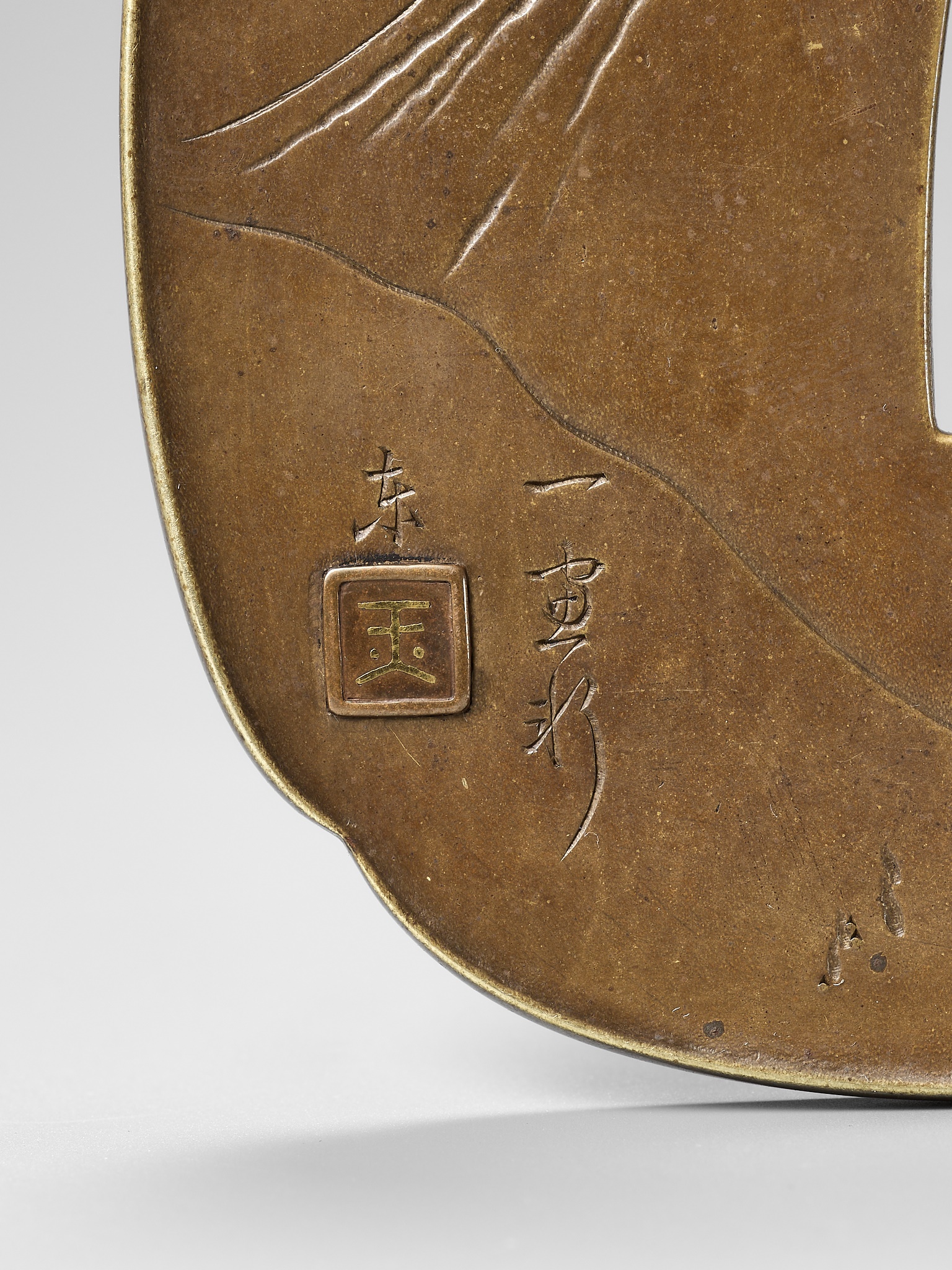 Lot 84 - A FINE BAKUMATSU SENTOKU TSUBA WITH BIRDS,