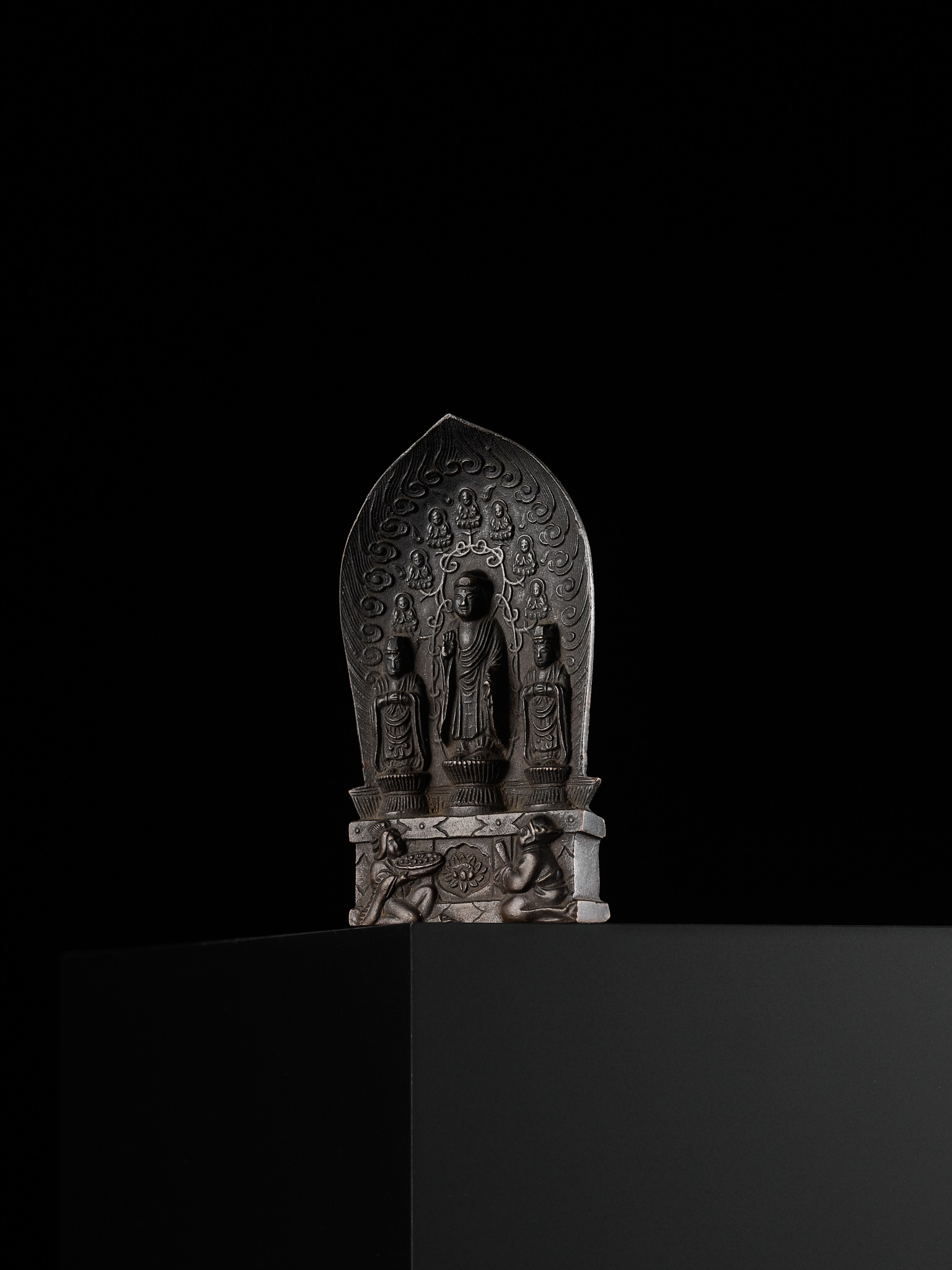 Lot 31 - A RARE VOTIVE BRONZE OF AN AMIDA TRIAD,