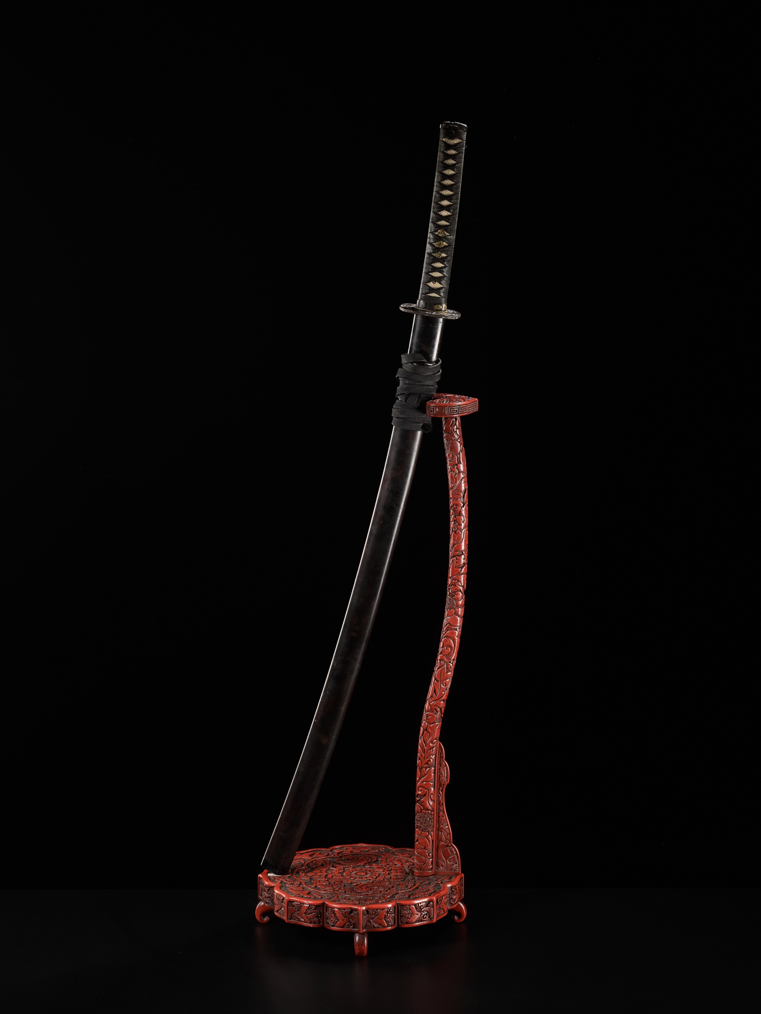 Lot 63 - A FINE TSUISHU (CARVED RED LACQUER) TACHI