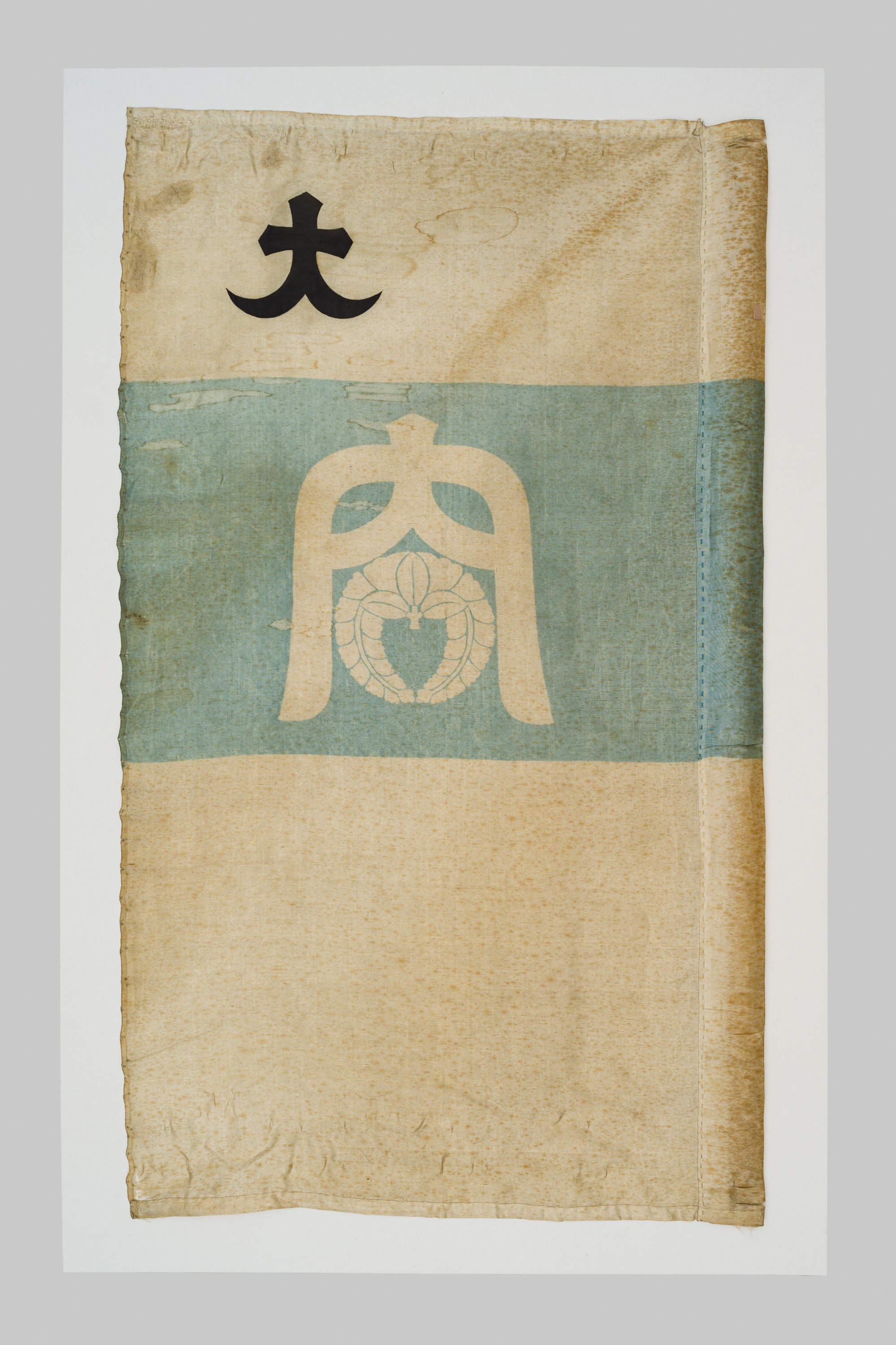 Lot 279 - A SHIHANBATA (MILITARY BANNER) WITH THE