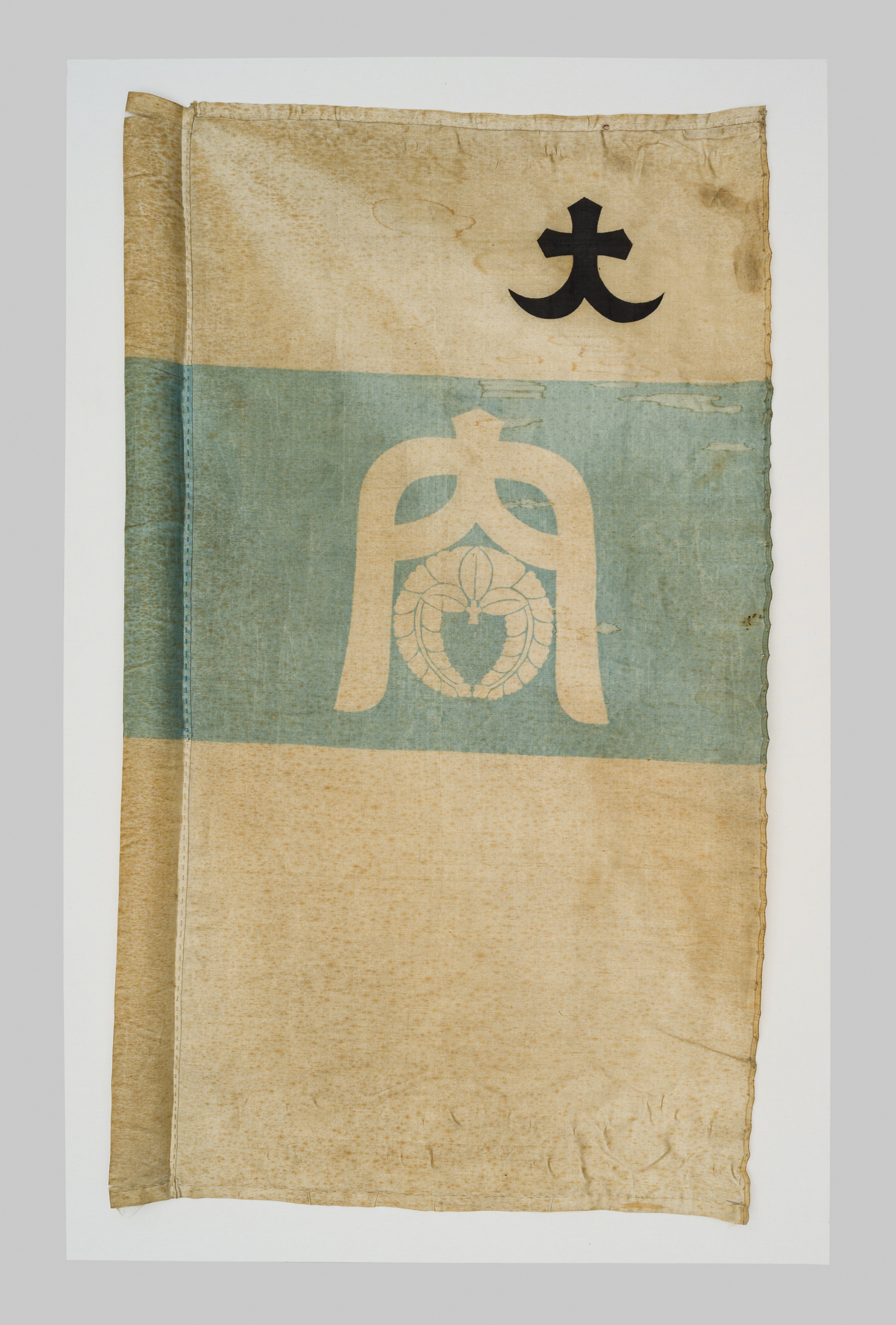 Lot 279 - A SHIHANBATA (MILITARY BANNER) WITH THE