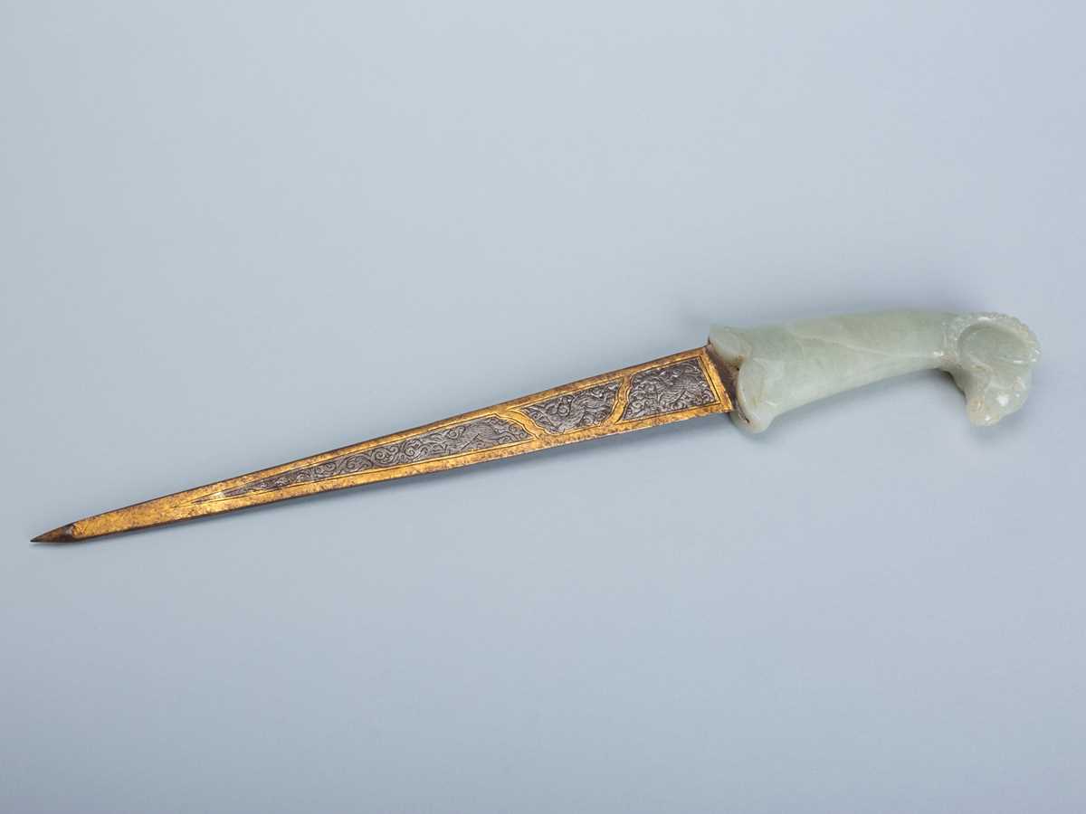 Lot 1641 - A SILVER-INLAID BRONZE KARD (DAGGER) WITH A