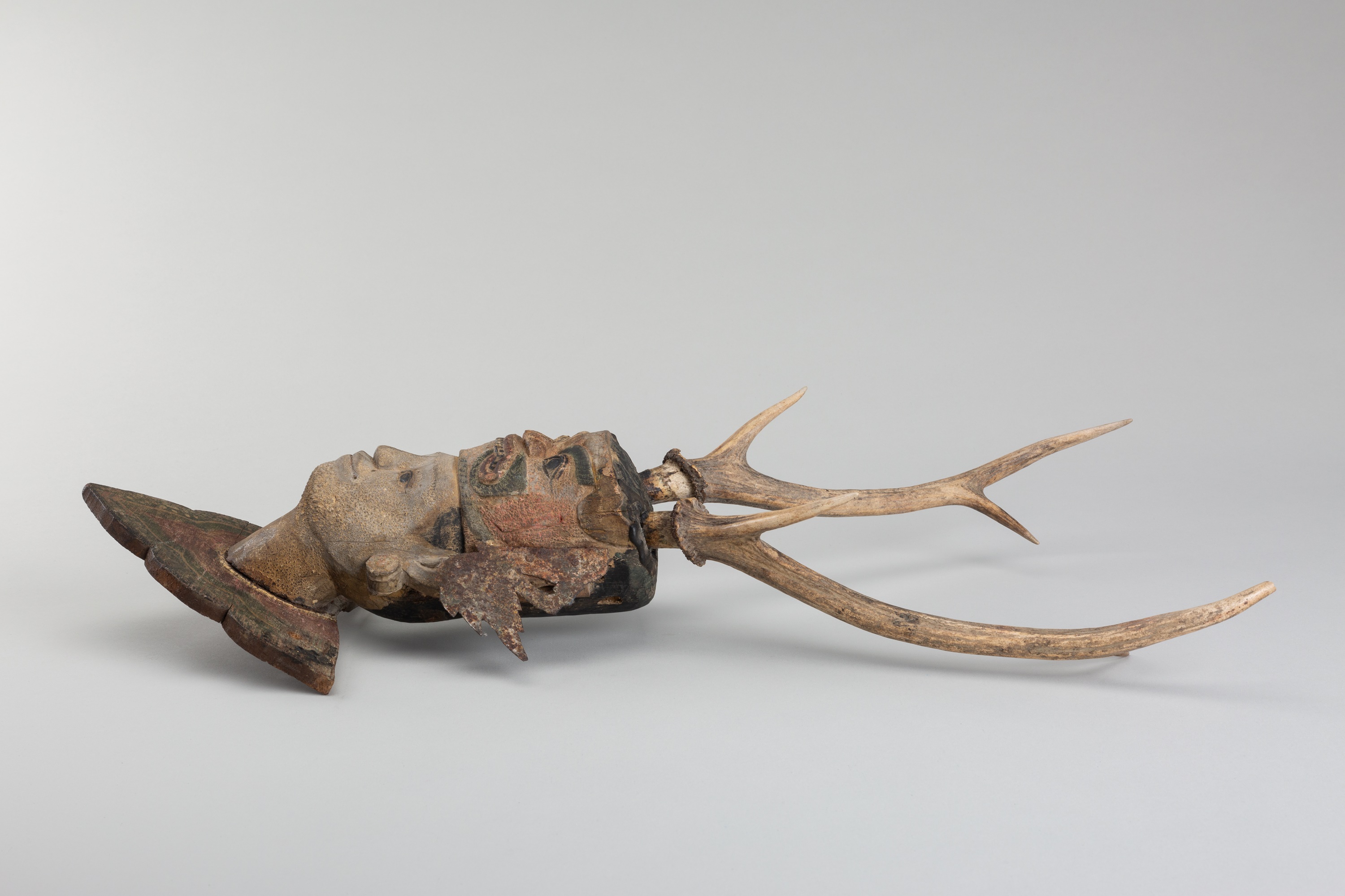 Lot 1518 - A BURMESE WOOD NAT HEAD WITH ANTLER
