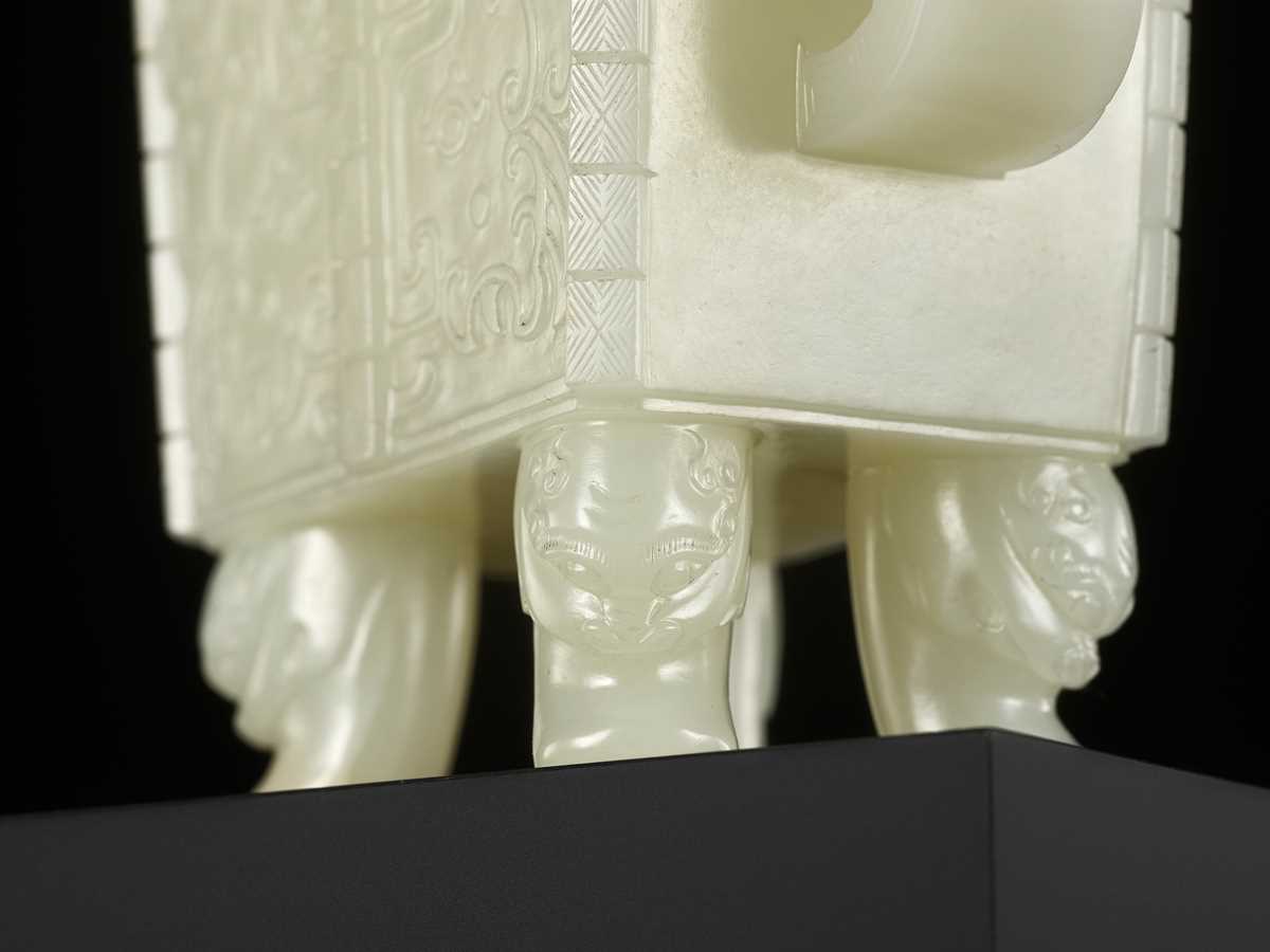 Lot 115 - A WHITE JADE RITUAL ‘DRAGON’ VESSEL AND