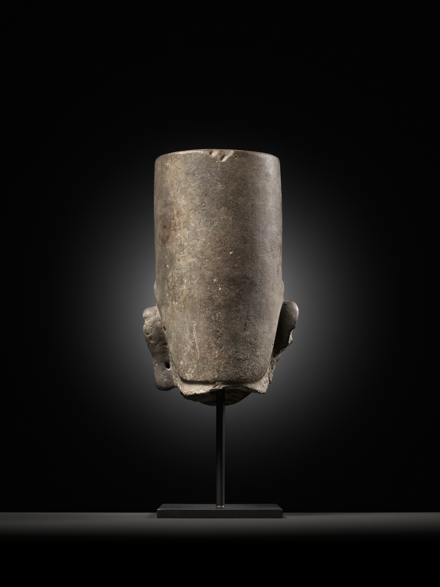 Lot 184 - A GRAY SANDSTONE HEAD OF VISHNU, KHMER,