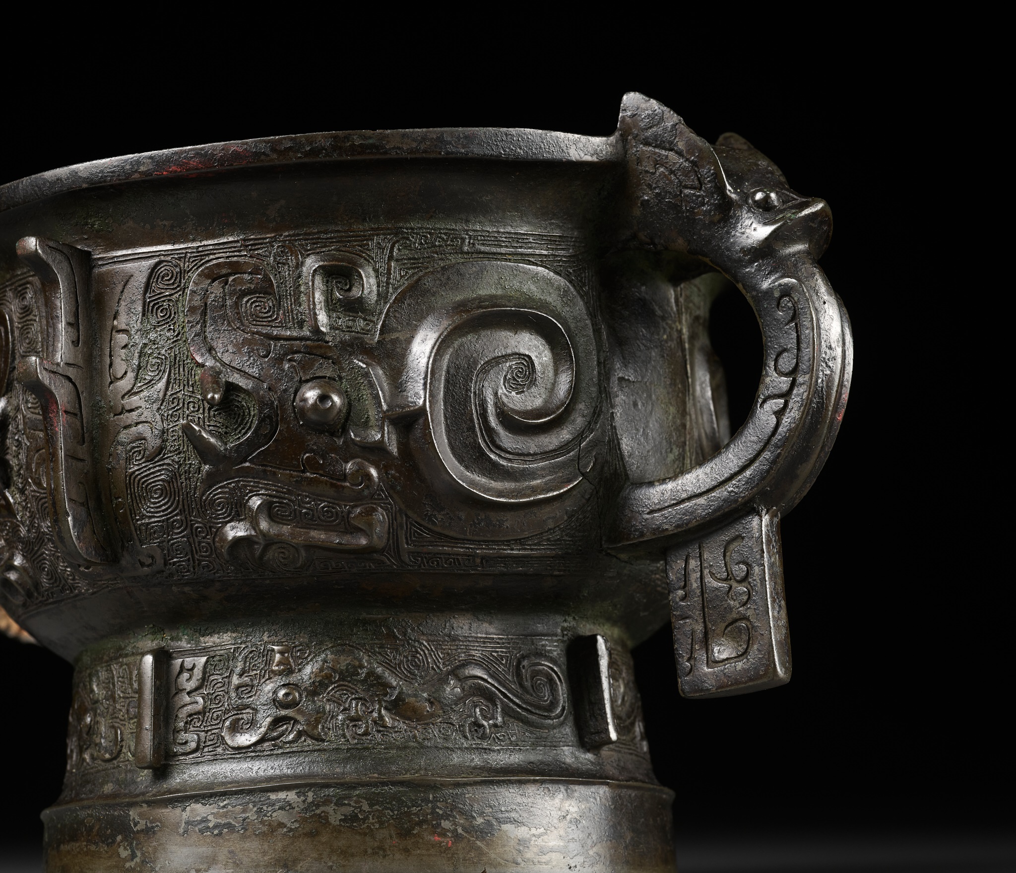Lot 61 - AN ARCHAIC BRONZE RITUAL FOOD VESSEL, GUI,
