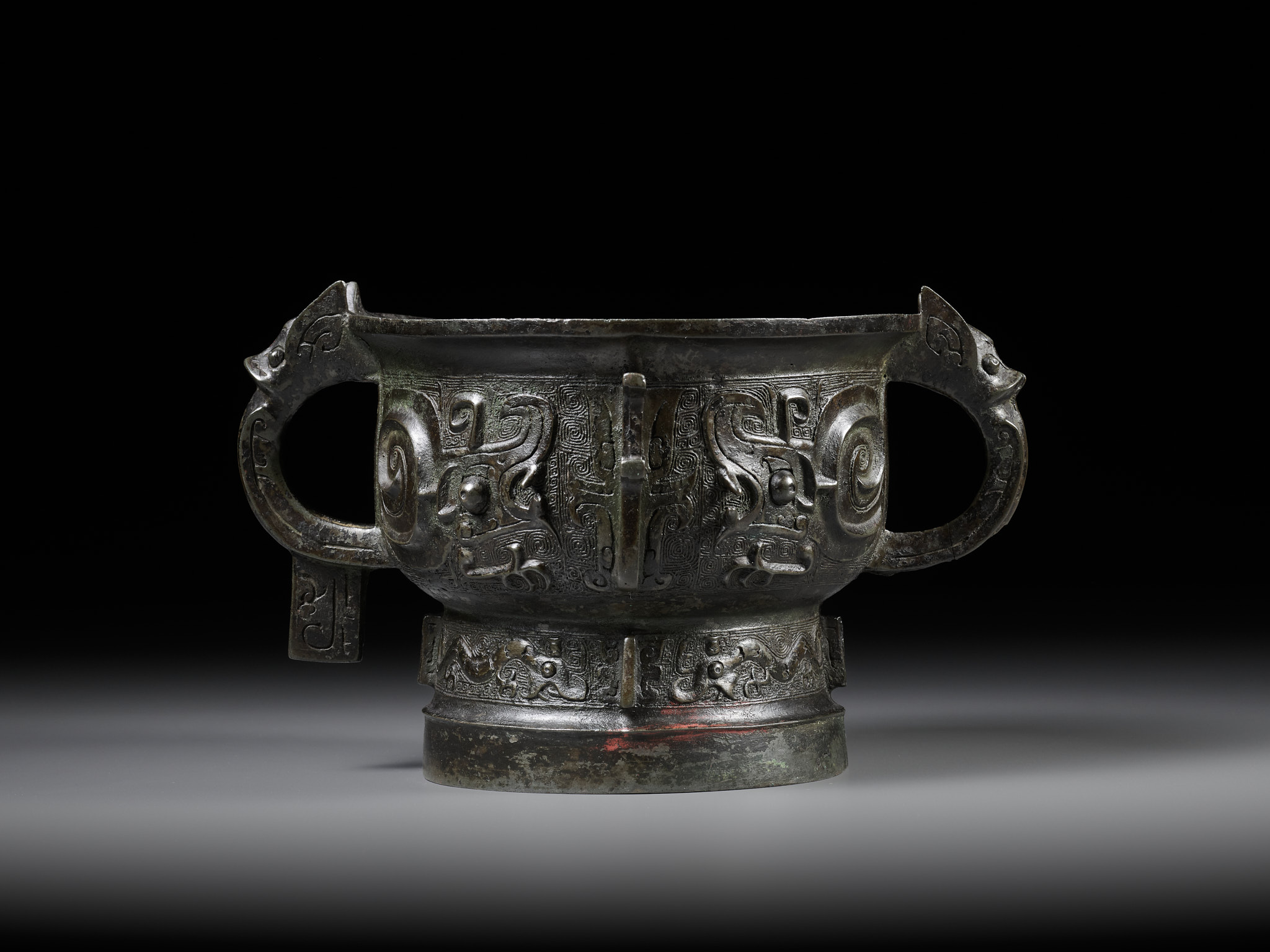 Lot 61 - AN ARCHAIC BRONZE RITUAL FOOD VESSEL, GUI,