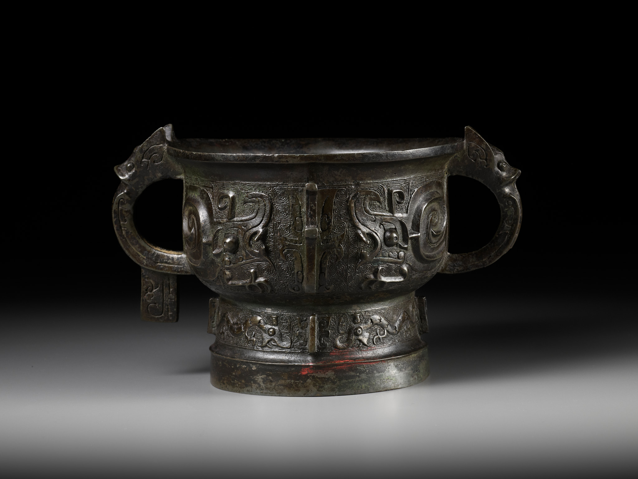 Lot 61 - AN ARCHAIC BRONZE RITUAL FOOD VESSEL, GUI,