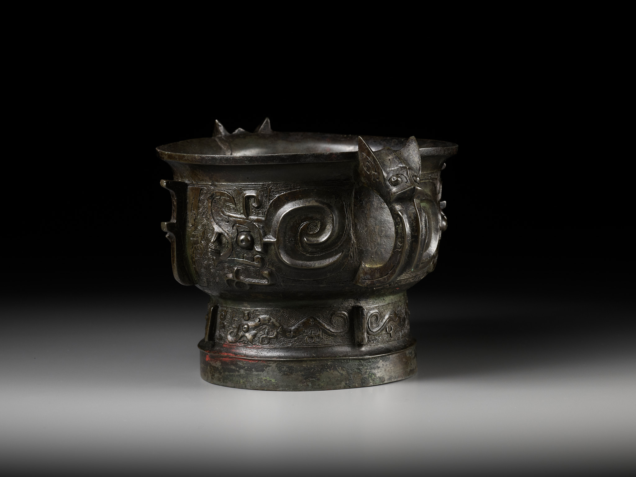 Lot 61 - AN ARCHAIC BRONZE RITUAL FOOD VESSEL, GUI,