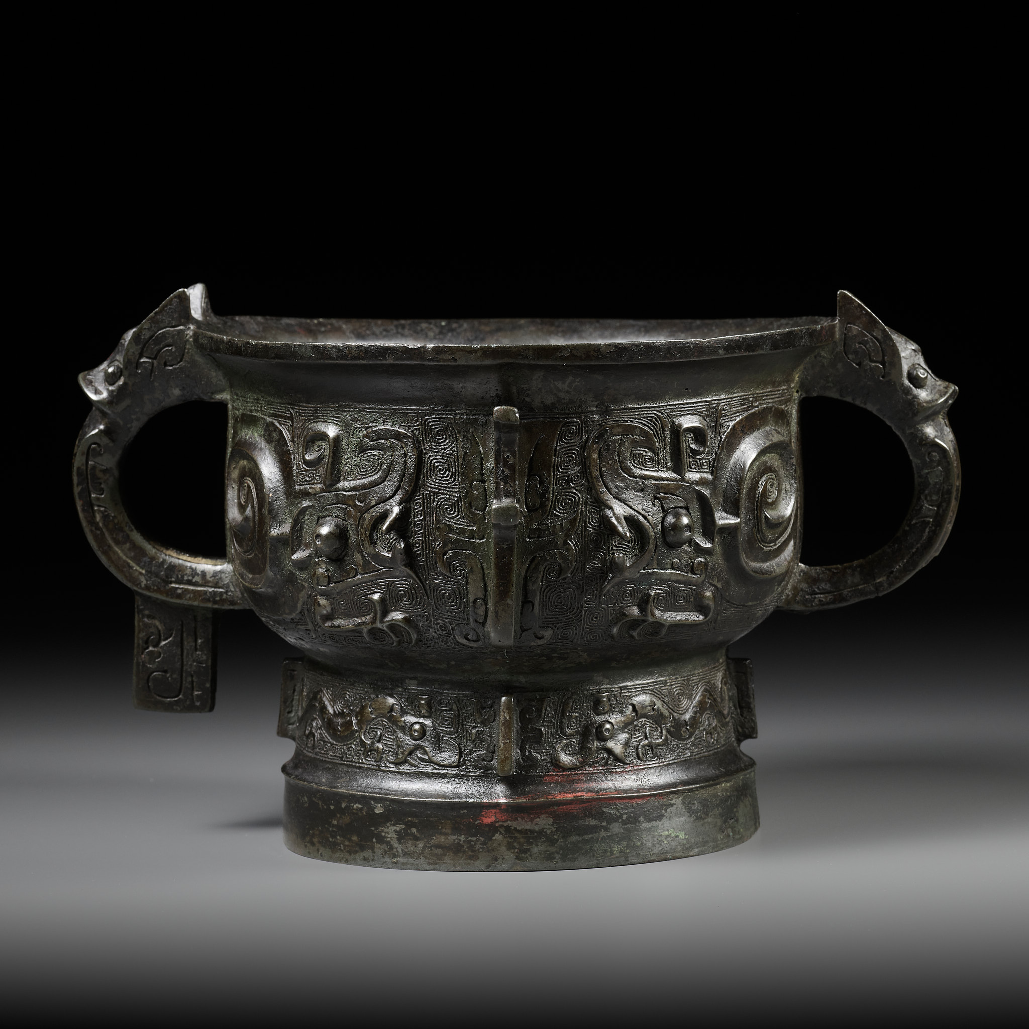 Lot 61 - AN ARCHAIC BRONZE RITUAL FOOD VESSEL, GUI,