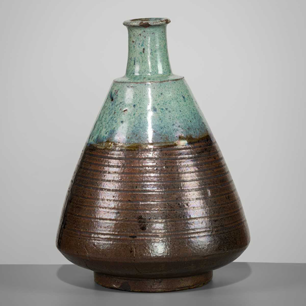 Lot 125 - A TURQUOISE-GLAZED TOKKURI (SAKE FLASK)