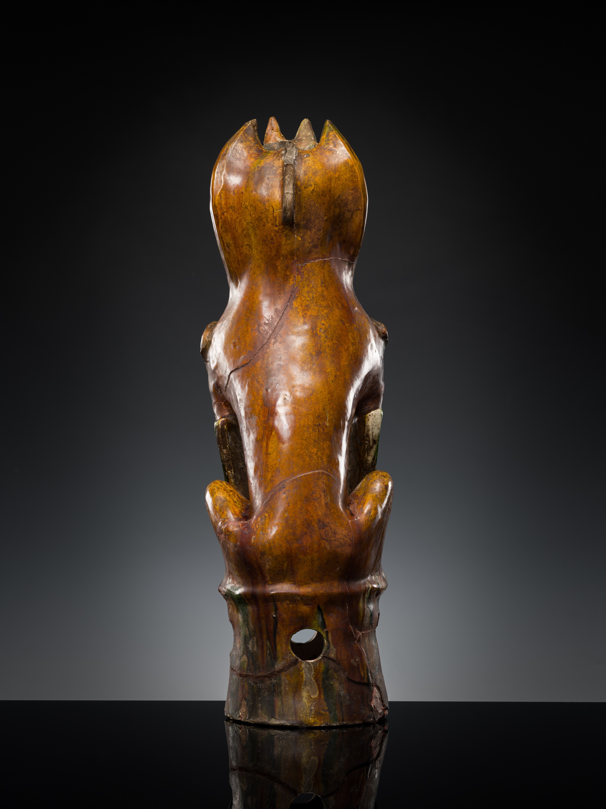 Lot 132 - A SANCAI-GLAZED FIGURE OF A LEONINE EARTH