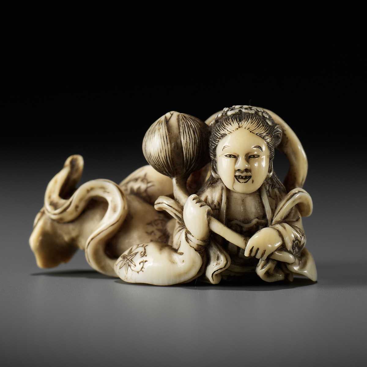 Lot 190 - MINKOKU III: A FINE IVORY NETSUKE OF A