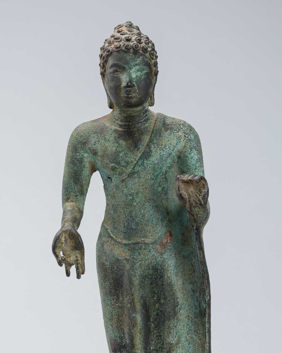 Lot 1019 - A BRONZE FIGURE OF BUDDHA, MON DVARAVATI