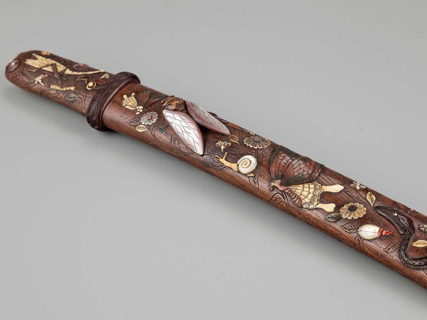Lot 256 - A SUPERB SHIBAYAMA-INLAID WOOD TANTO