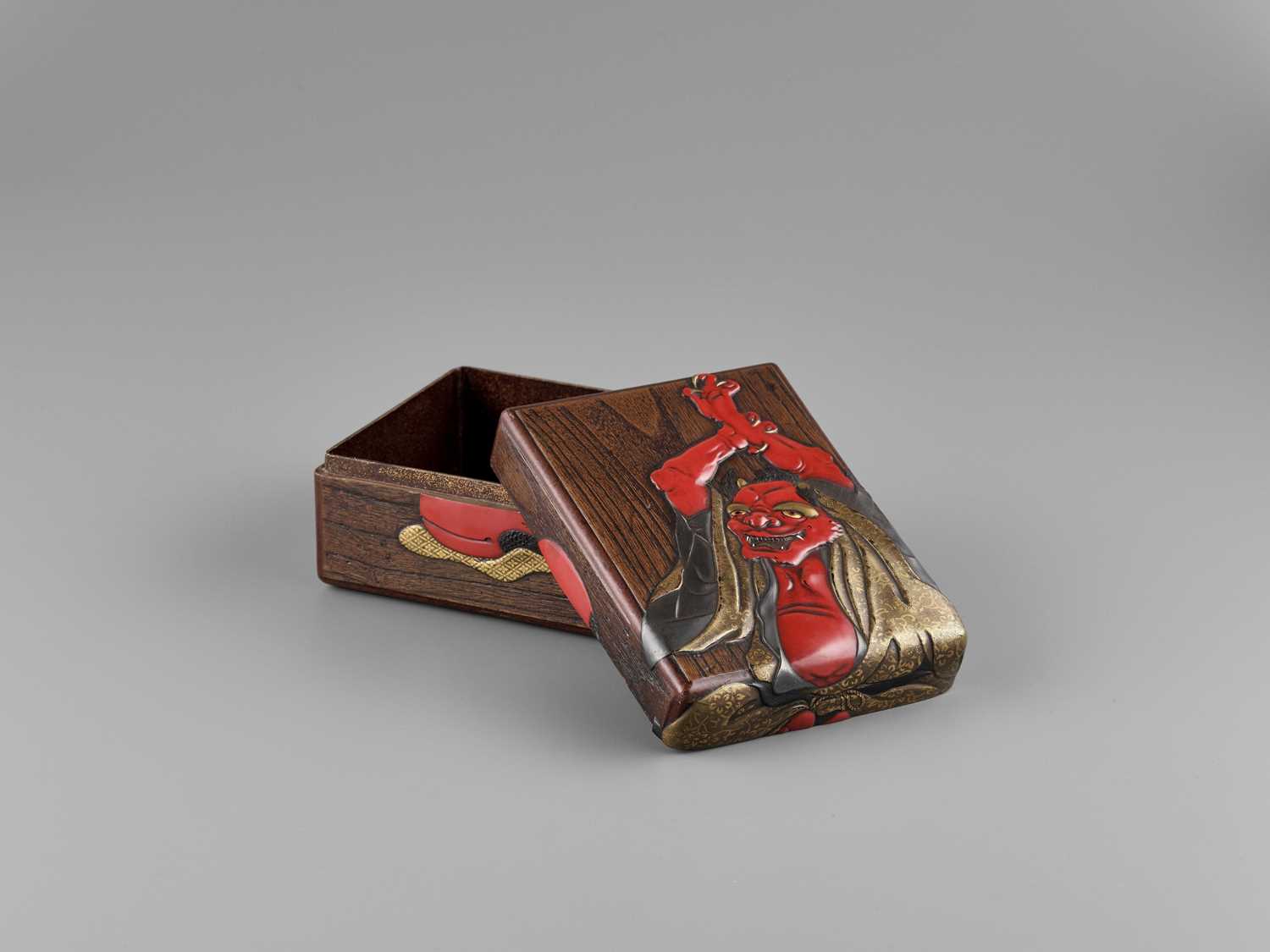Lot 135 - TAIGYO YAMADA: A LACQUERED HINOKI WOOD BOX