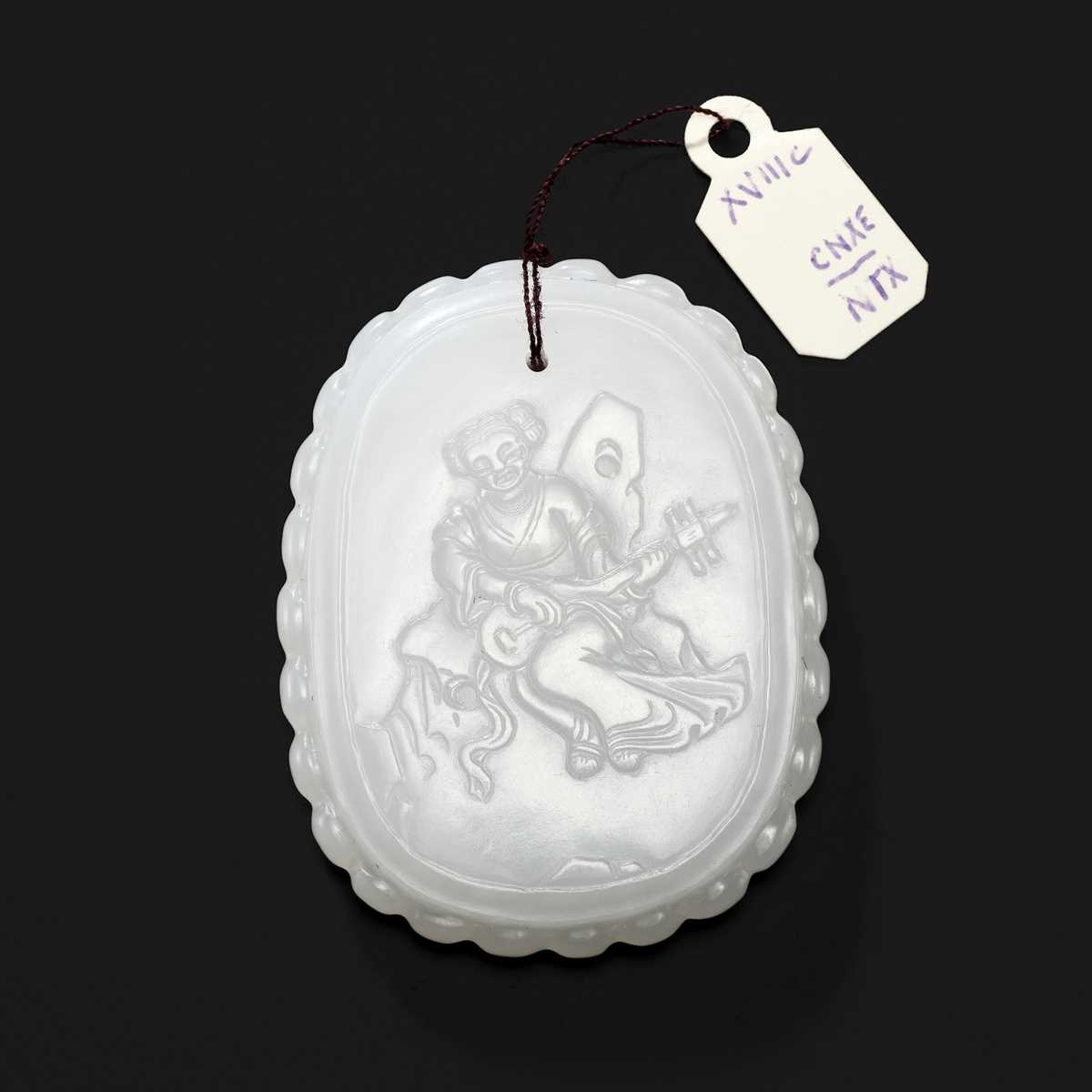 Lot 174 - AN INSCRIBED WHITE JADE PLAQUE DEPICTING A