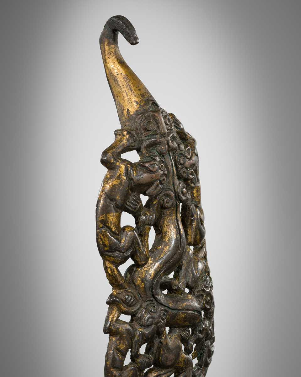 Lot 365 - A RARE GILT-BRONZE ‘CHILONG AND TIGER’ BELT