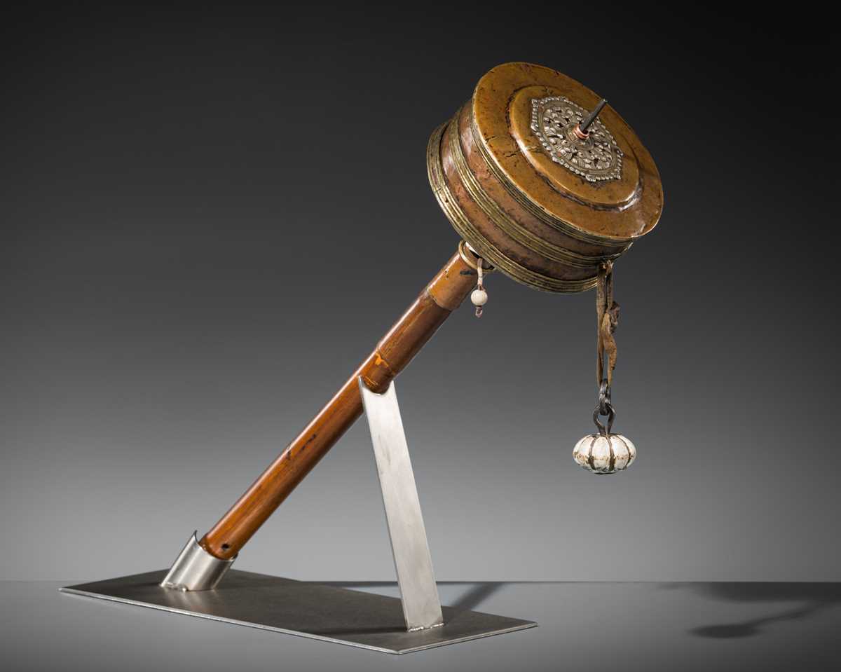 Lot 177 - A SILVER MOUNTED COPPER PRAYER WHEEL, MANI