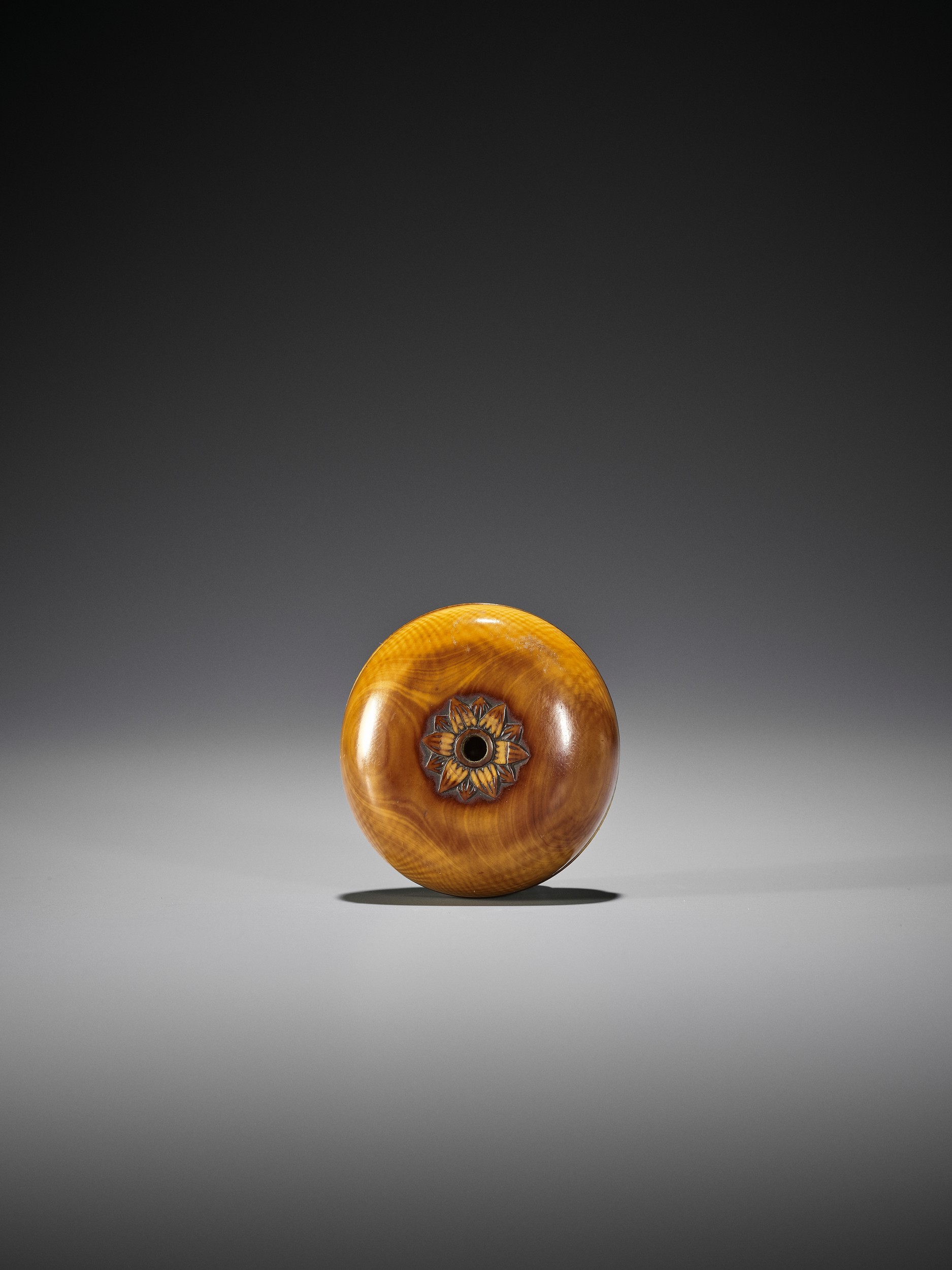 Lot 215 - ISHIKAWA RENSAI: A FINE AND RARE IVORY MANJU