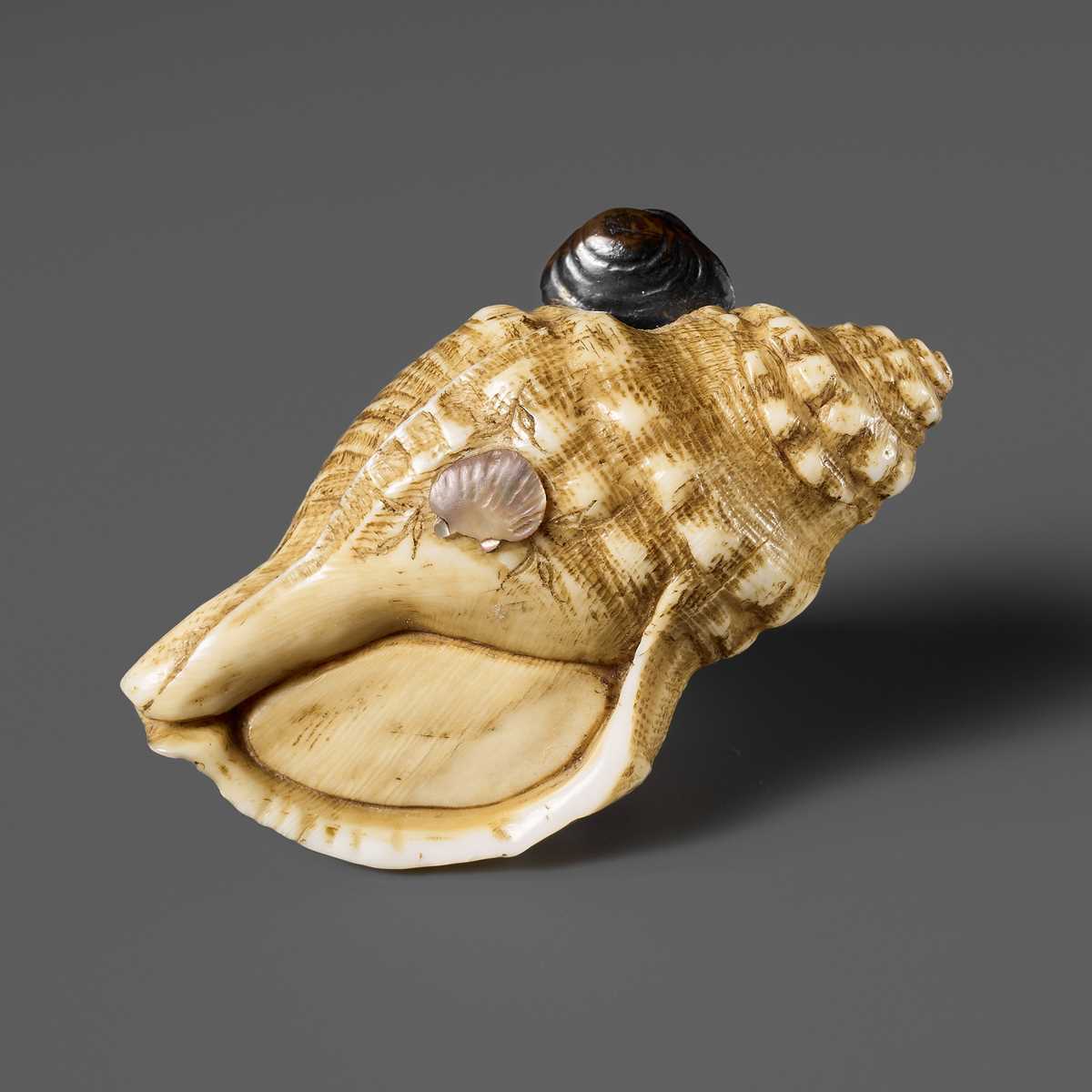 Lot 264 - A FINE SHIBAYAMA STYLE INLAID IVORY NETSUKE