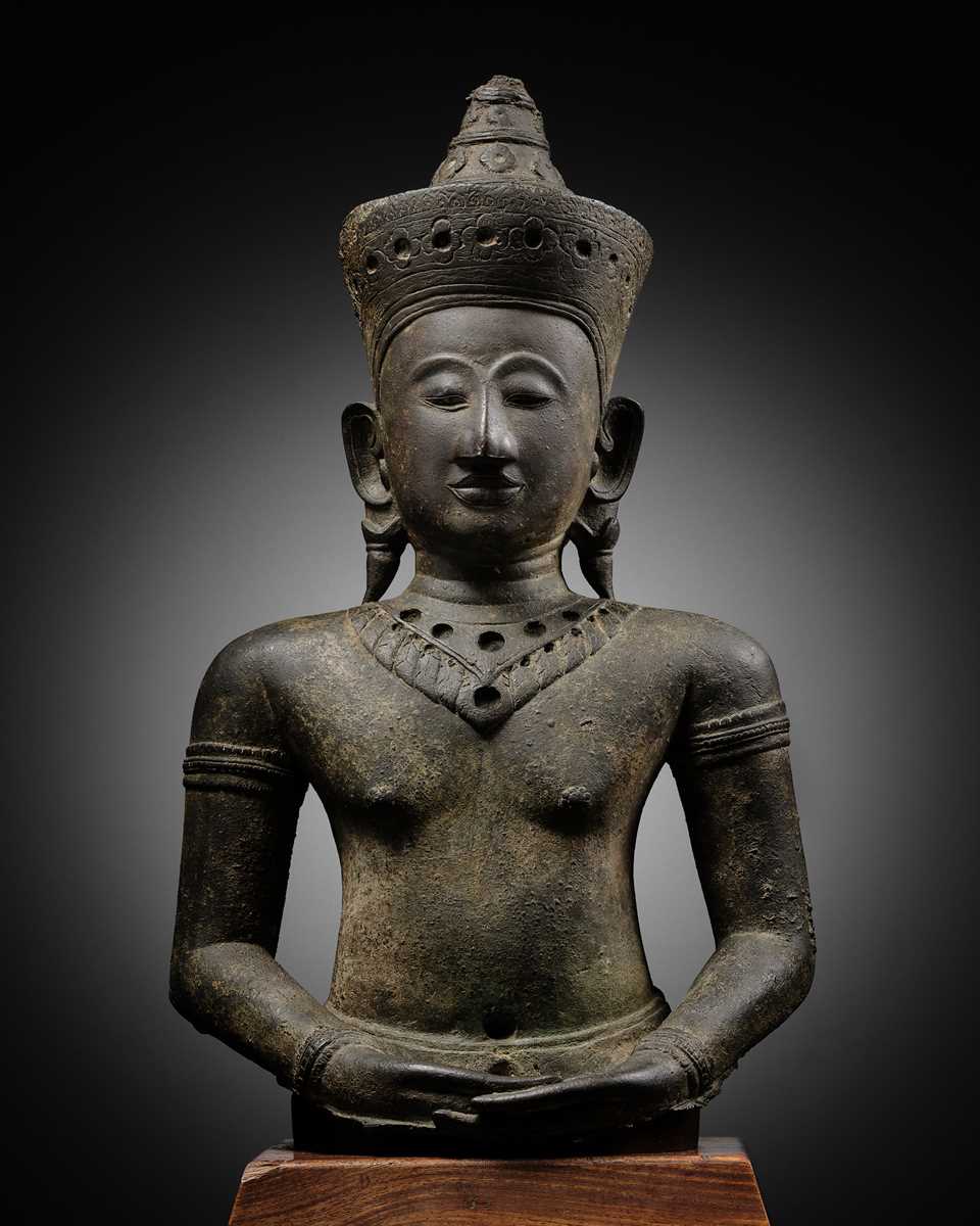 Lot 250 - A MASSIVE (40.5 KG) BRONZE BUST OF CROWNED