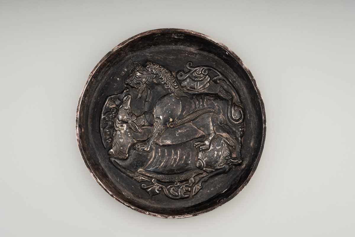 Lot 1000 - AN ACHAEMENID SILVER REPOUSSÉ PLATE WITH