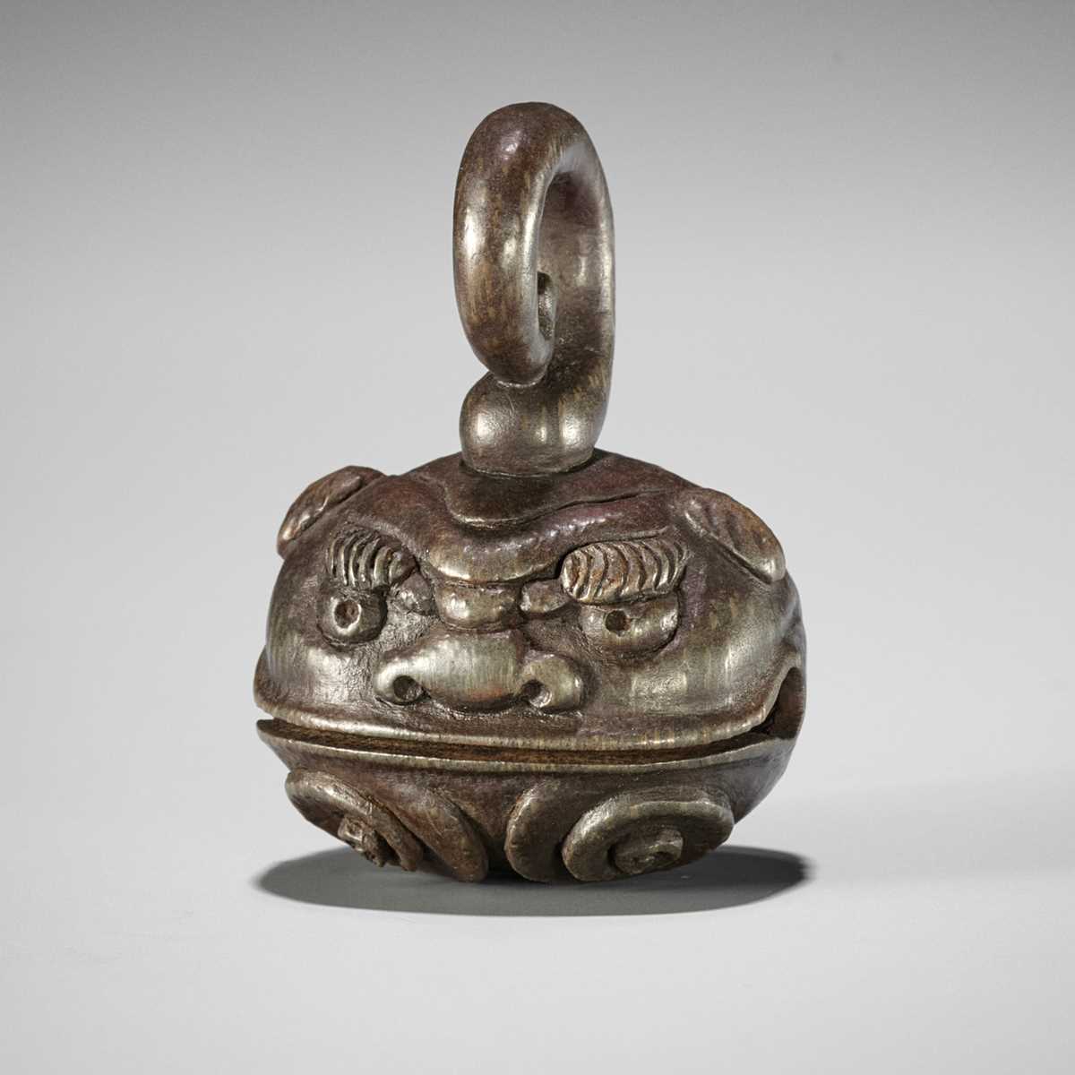 Lot 500 - A RARE CONTEMPORARY BAMBOO NETSUKE OF A