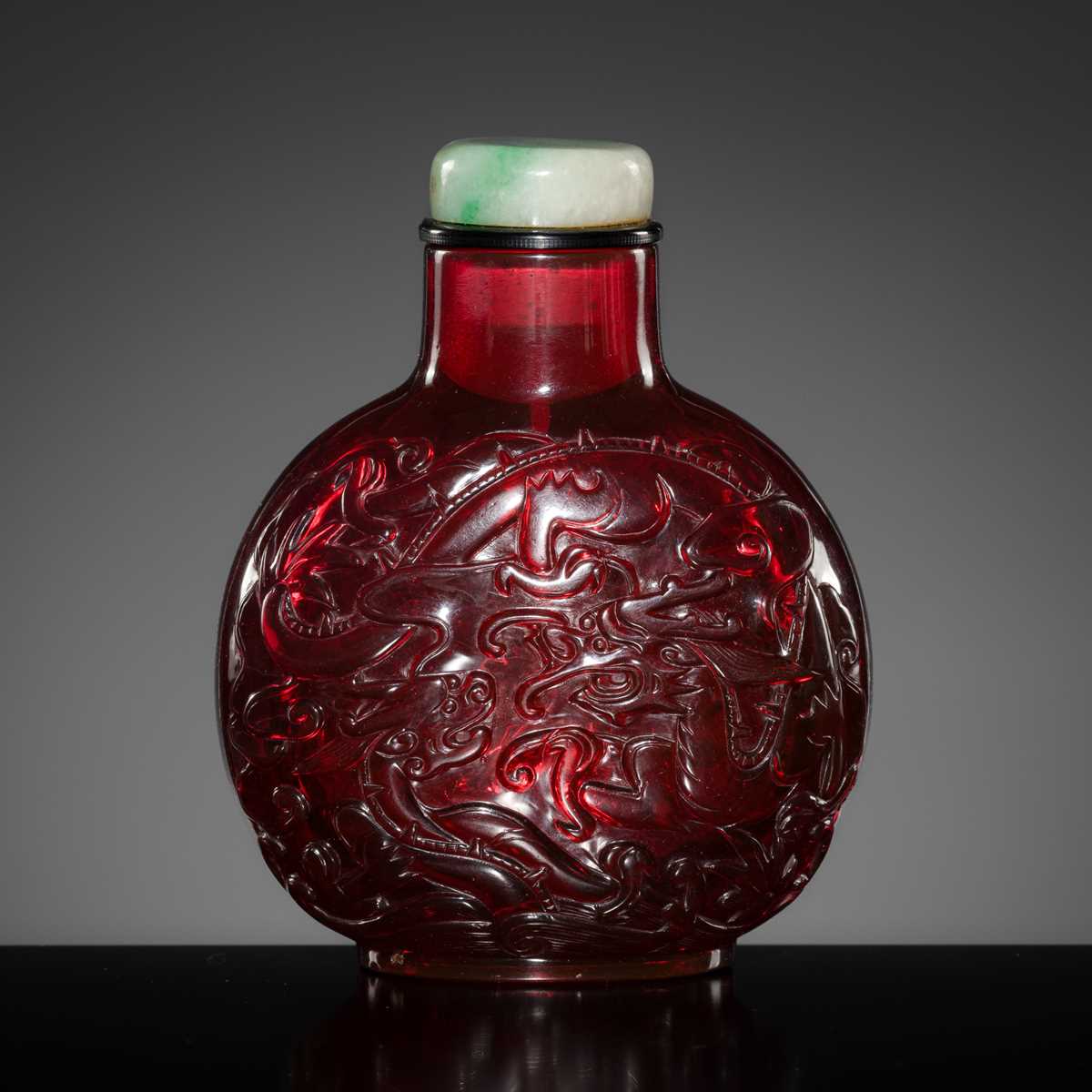 Lot 468 - A RUBY-RED GLASS ‘DRAGON AND YOUNG’ SNUFF