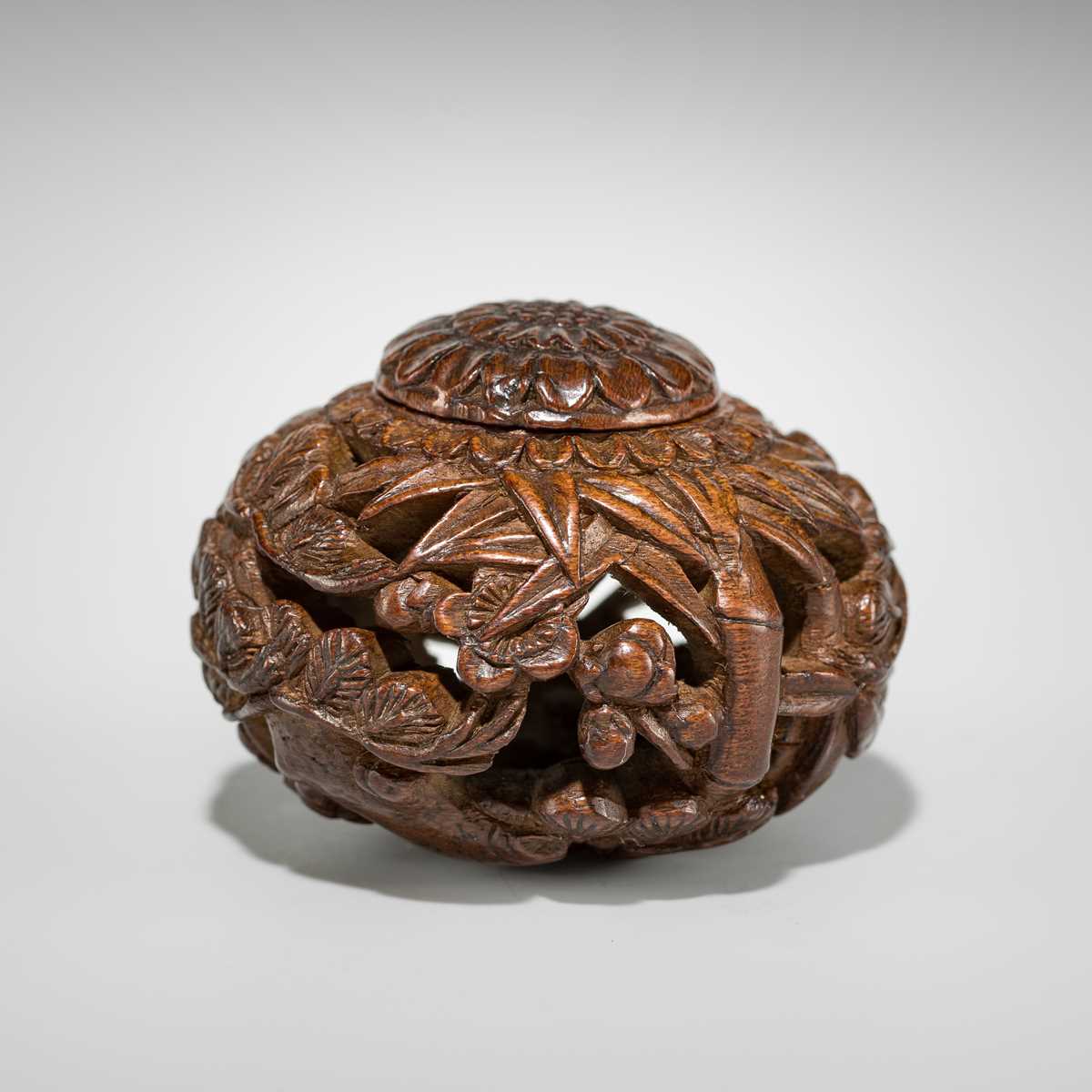 Lot 525 - A WOOD RYUSA MANJU NETSUKE DEPICTING THE