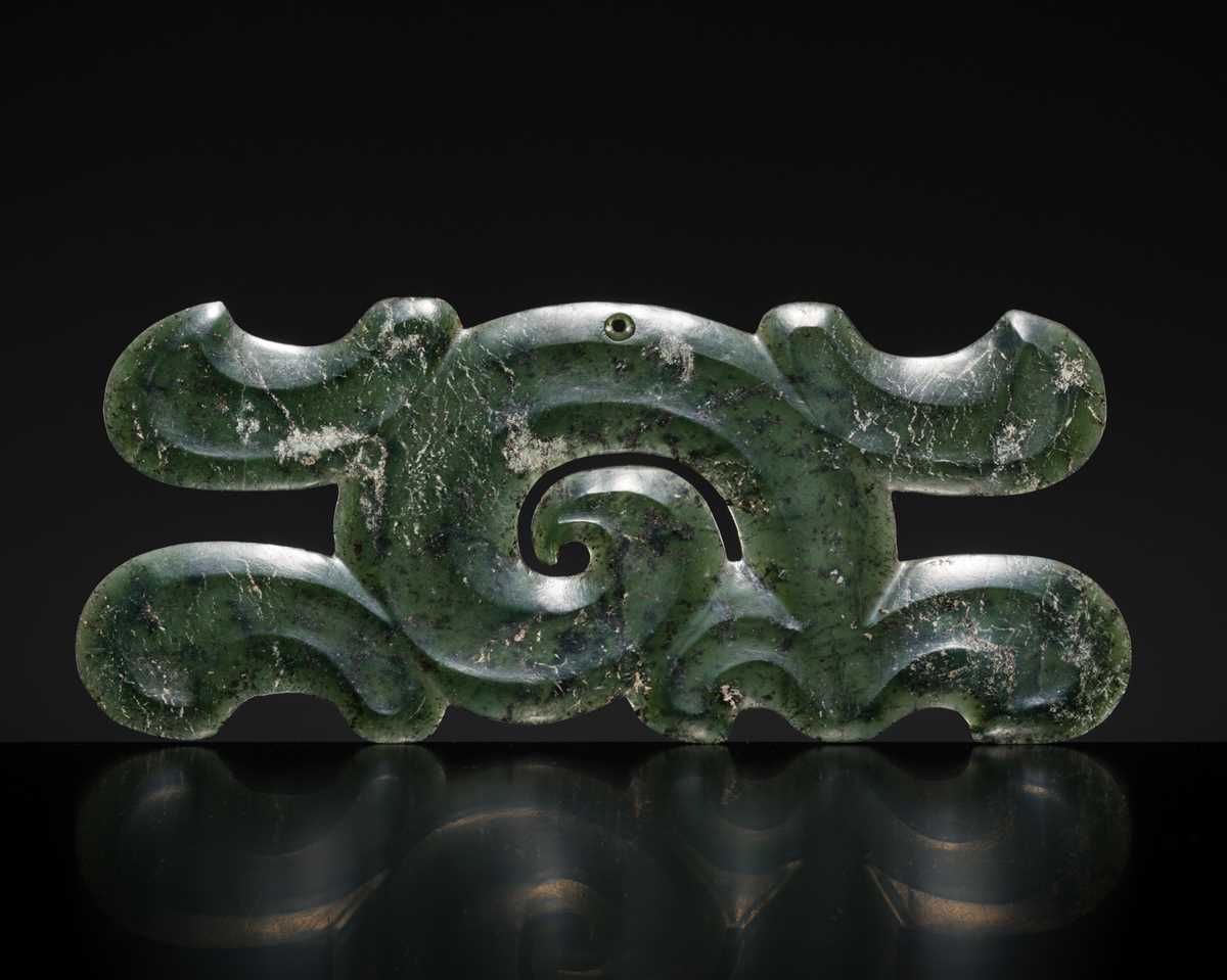 Lot 409 - A LARGE GREEN JADE ‘CLOUD-SCROLL’ PENDANT,