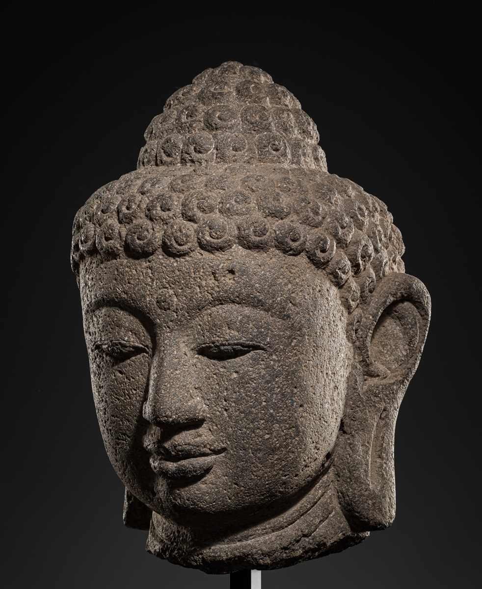 Lot 678 - AN IMPORTANT LIFESIZE ANDESITE HEAD OF