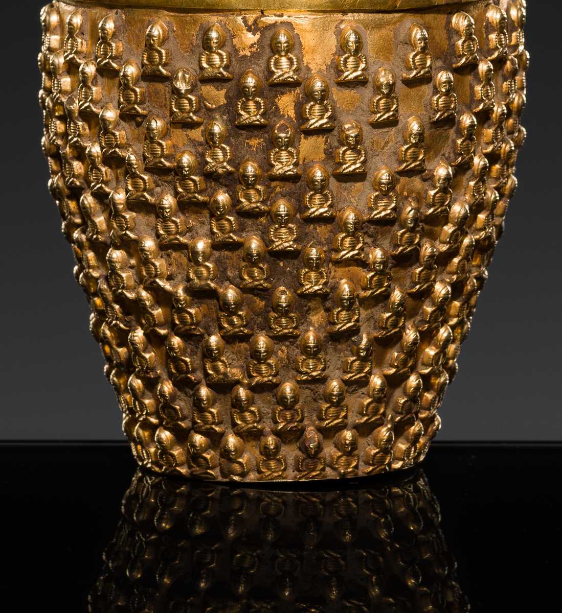Lot 180 - AN EXTREMELY RARE GOLD REPOUSSÉ ‘THOUSAND