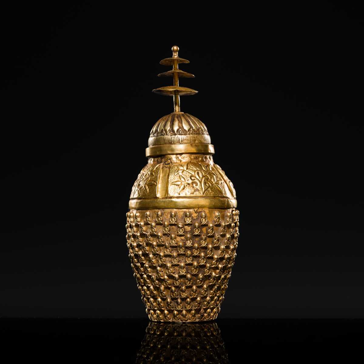 Lot 180 - AN EXTREMELY RARE GOLD REPOUSSÉ ‘THOUSAND